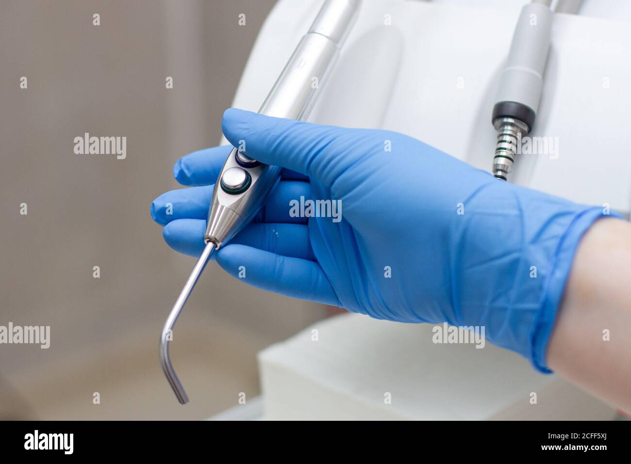 Dentistry airflow tool in the doctor hand Stock Photo - Alamy