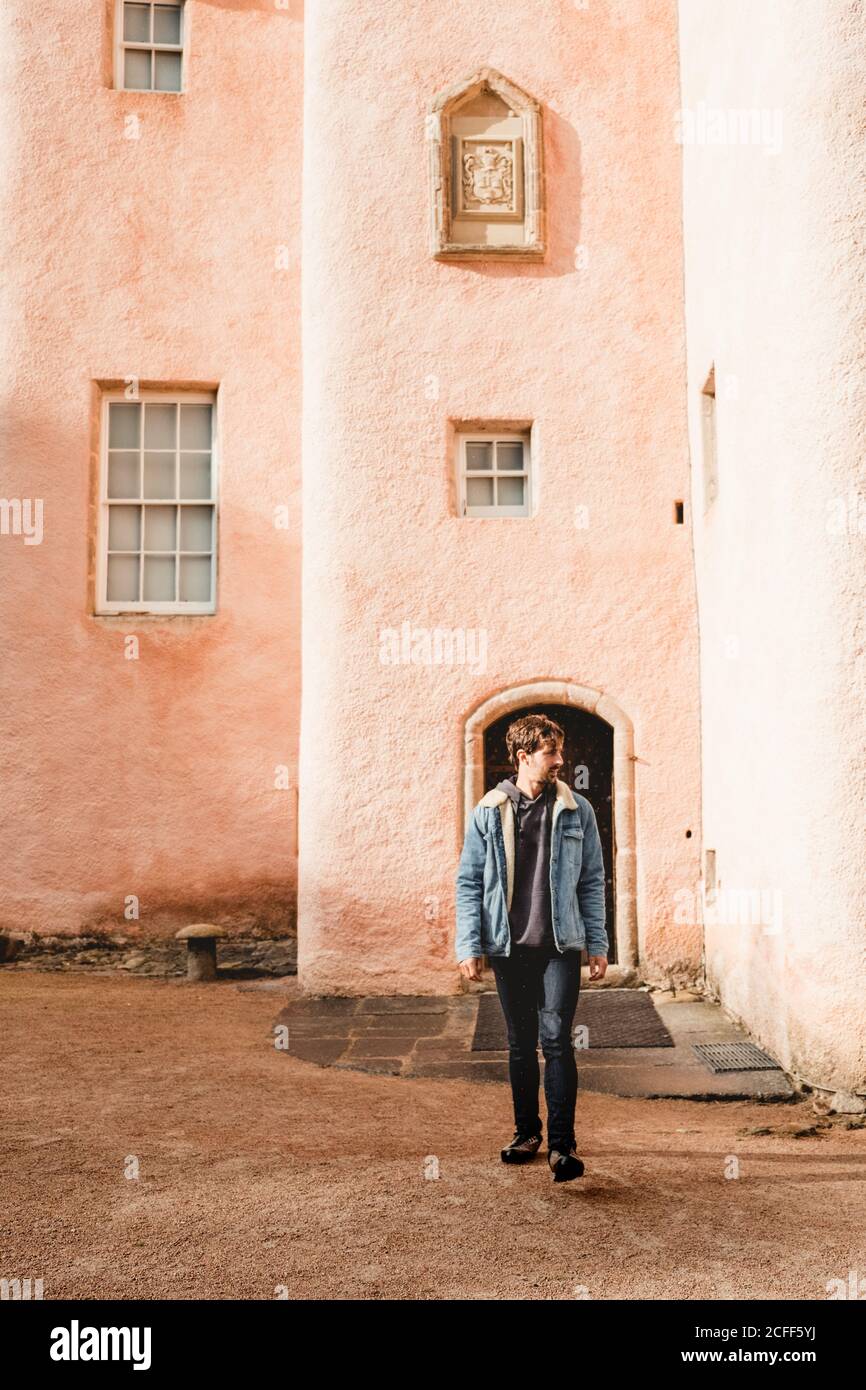 Medieval traveler hi-res stock photography and images - Alamy