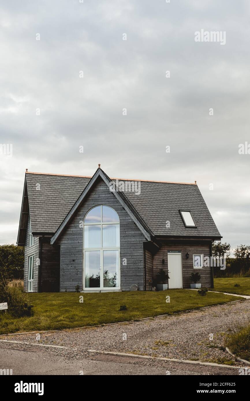House with cloudy sky hi-res stock photography and images - Alamy
