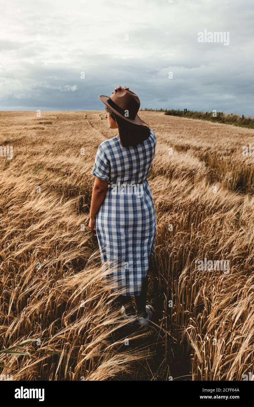 Anonymous woman hi-res stock photography and images - Alamy