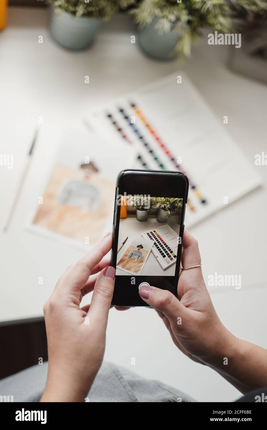 Simple cellphone art work hi-res stock photography and images - Alamy