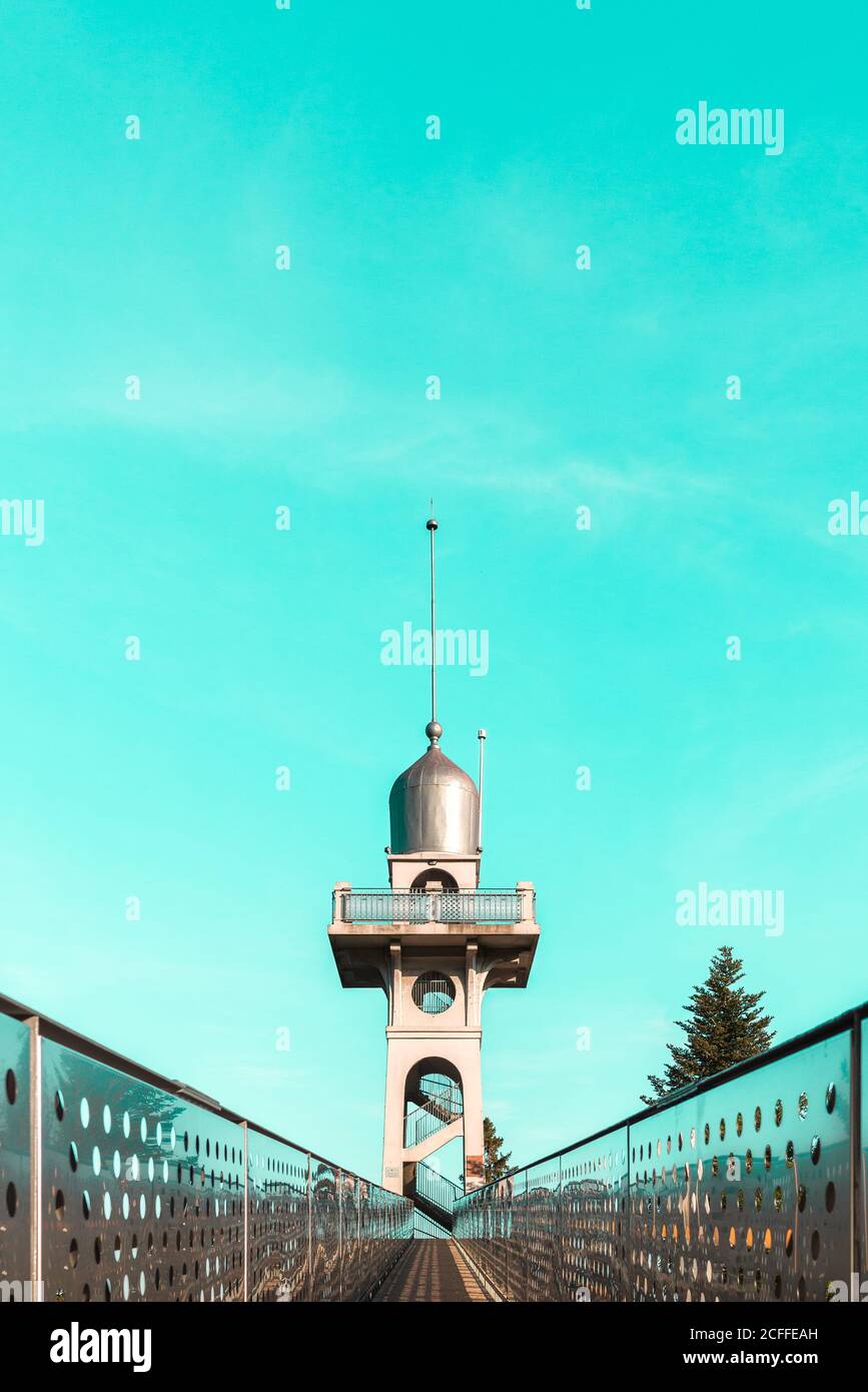 Viewing angle hi-res stock photography and images - Alamy