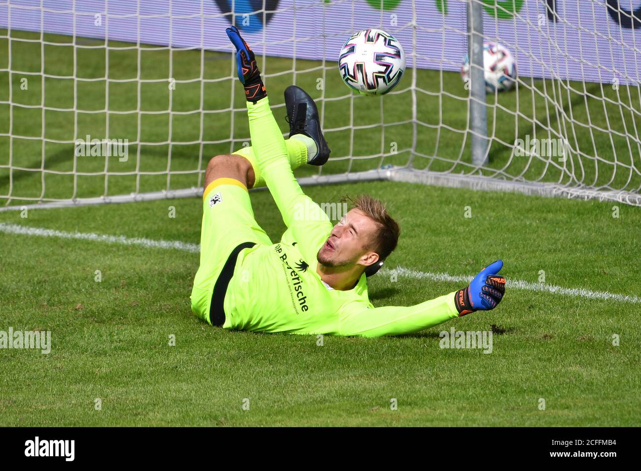 Marco Hiller, goalwart (Munich 1860) parries, parade, holds a penalty ...