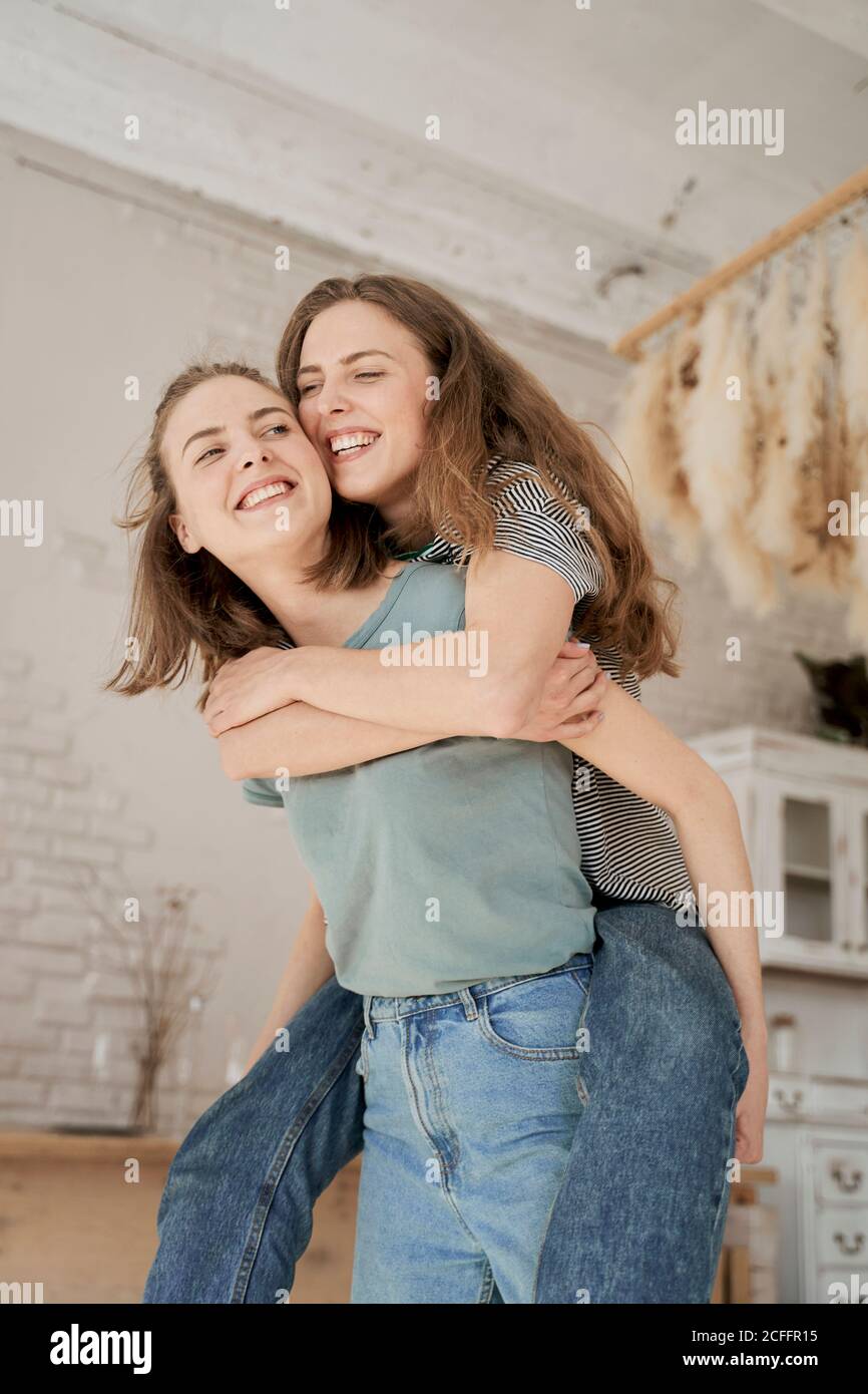 Women washing machine hi-res stock photography and images - Alamy