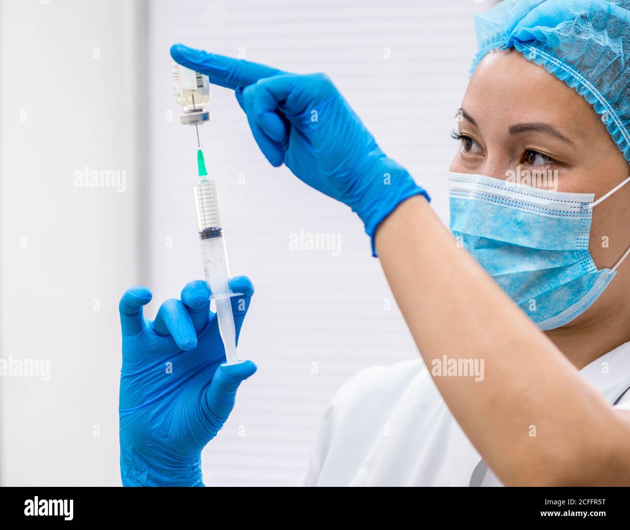Doctor prepares a syringe with an injection, close-up Stock Photo - Alamy