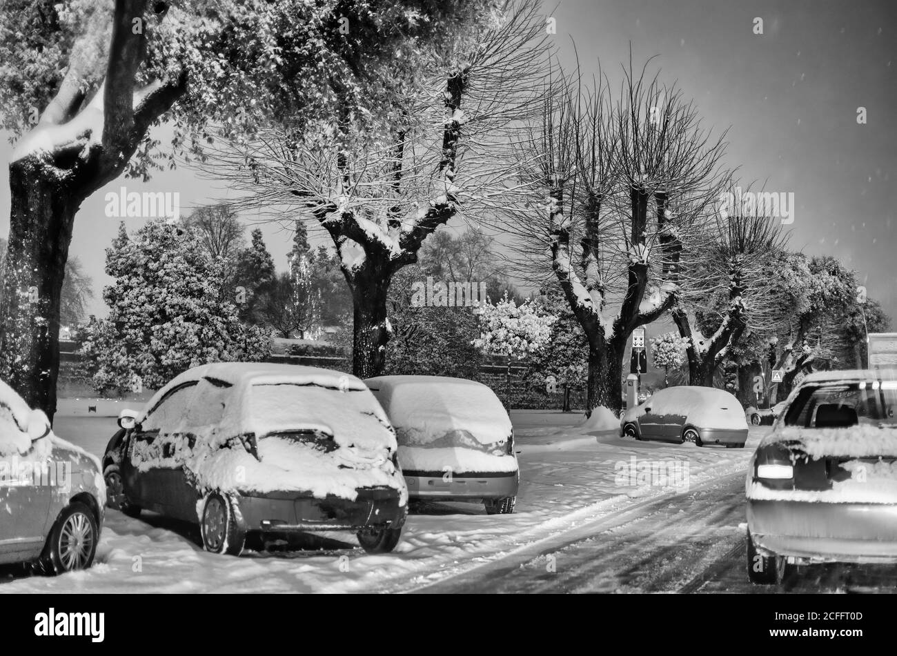 Night view of Lucca streets after a snowstorm, Italy Stock Photo - Alamy