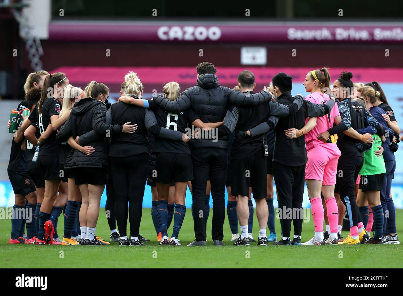 Celebration huddle football hi-res stock photography and images - Alamy