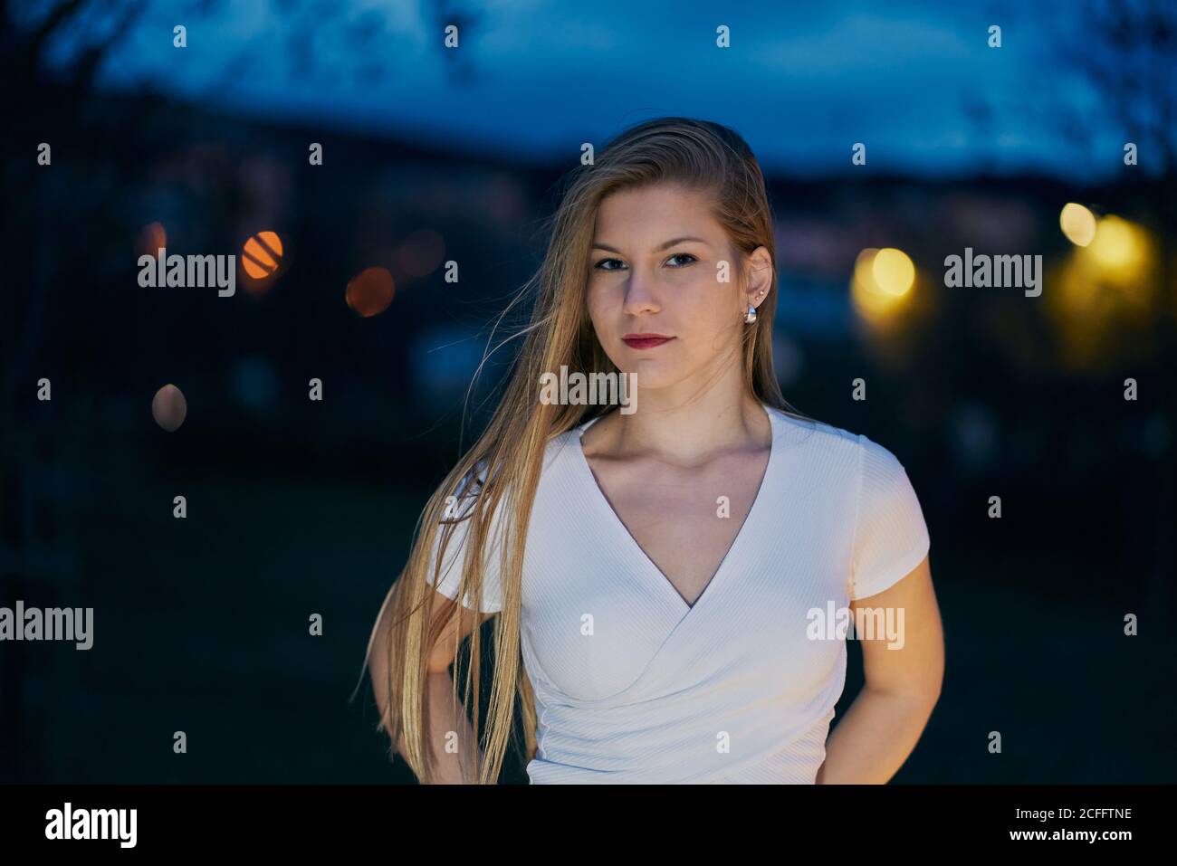 Woman dim light hi-res stock photography and images - Alamy