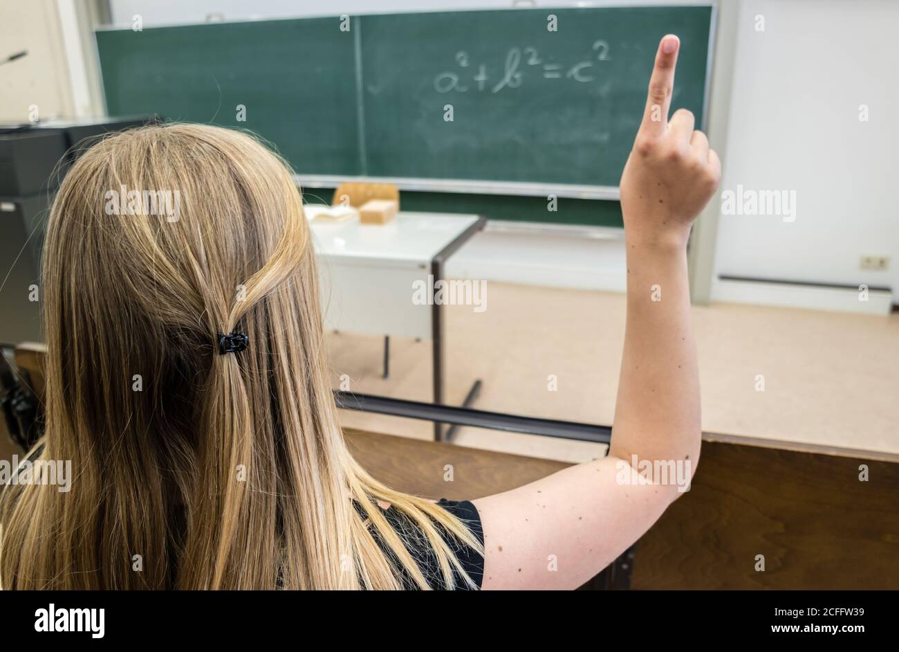 High school girl presentation to class hi-res stock photography and ...