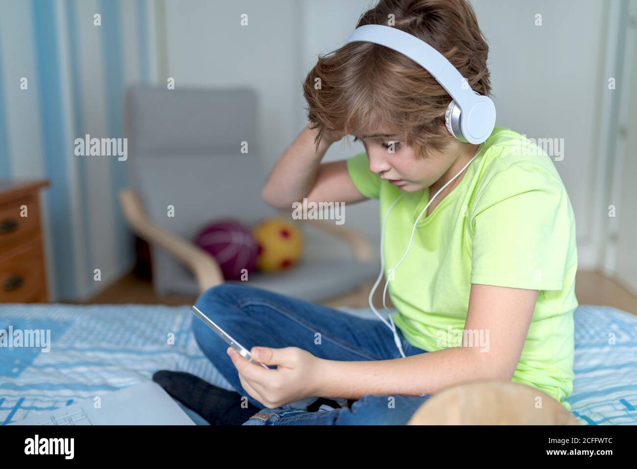 Boy celebrating video game hi-res stock photography and images - Alamy