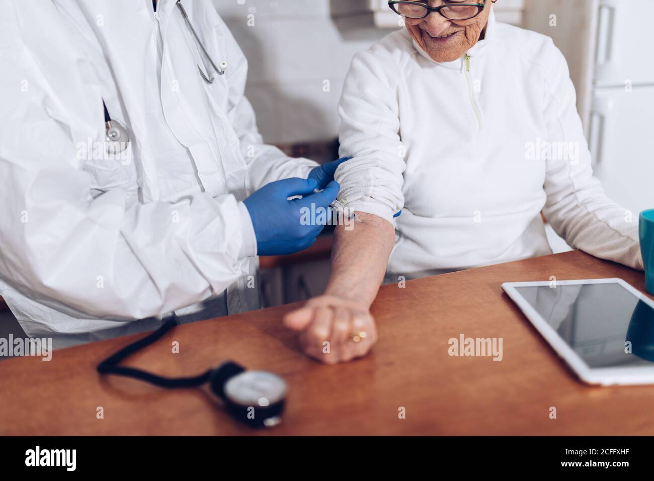 Caregiver making injection for senior patient at home Stock Photo - Alamy