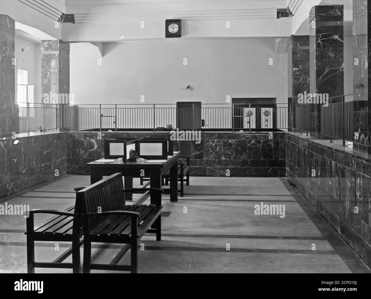 Early 1900s barclays bank interior hi-res stock photography and images ...
