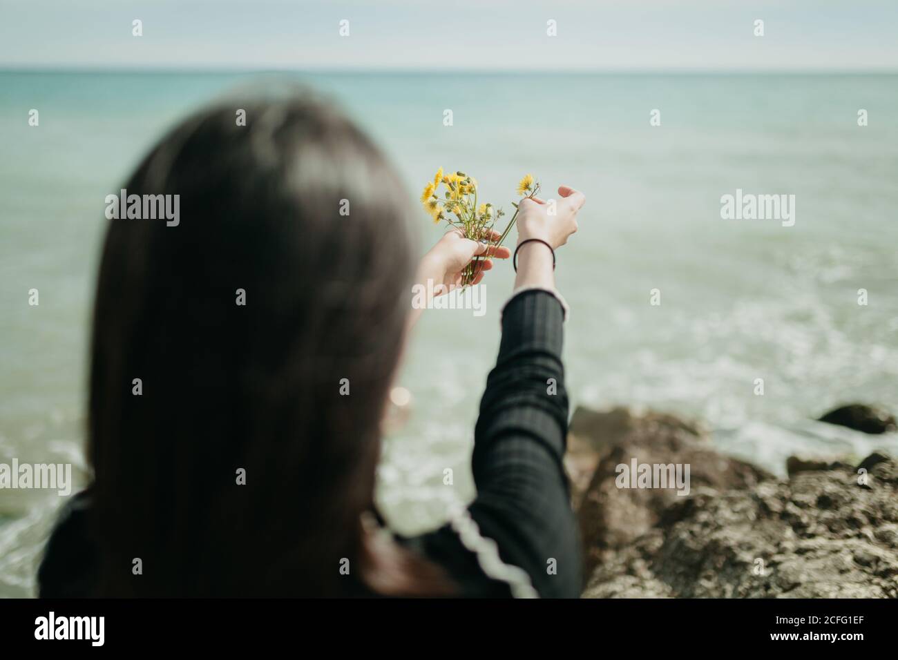 Throwing flowers hi-res stock photography and images - Alamy