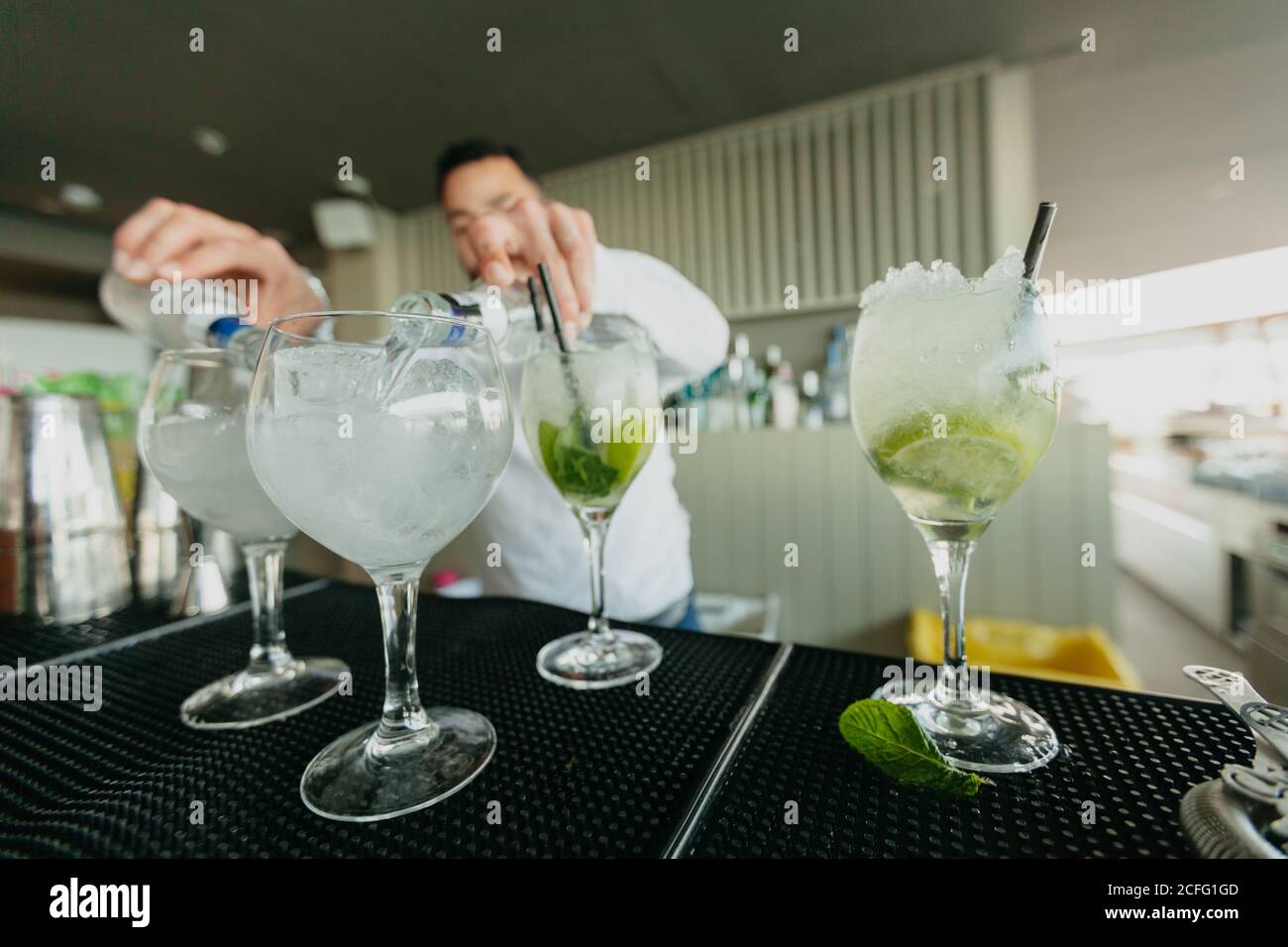 Preparing a drinks hi-res stock photography and images - Alamy
