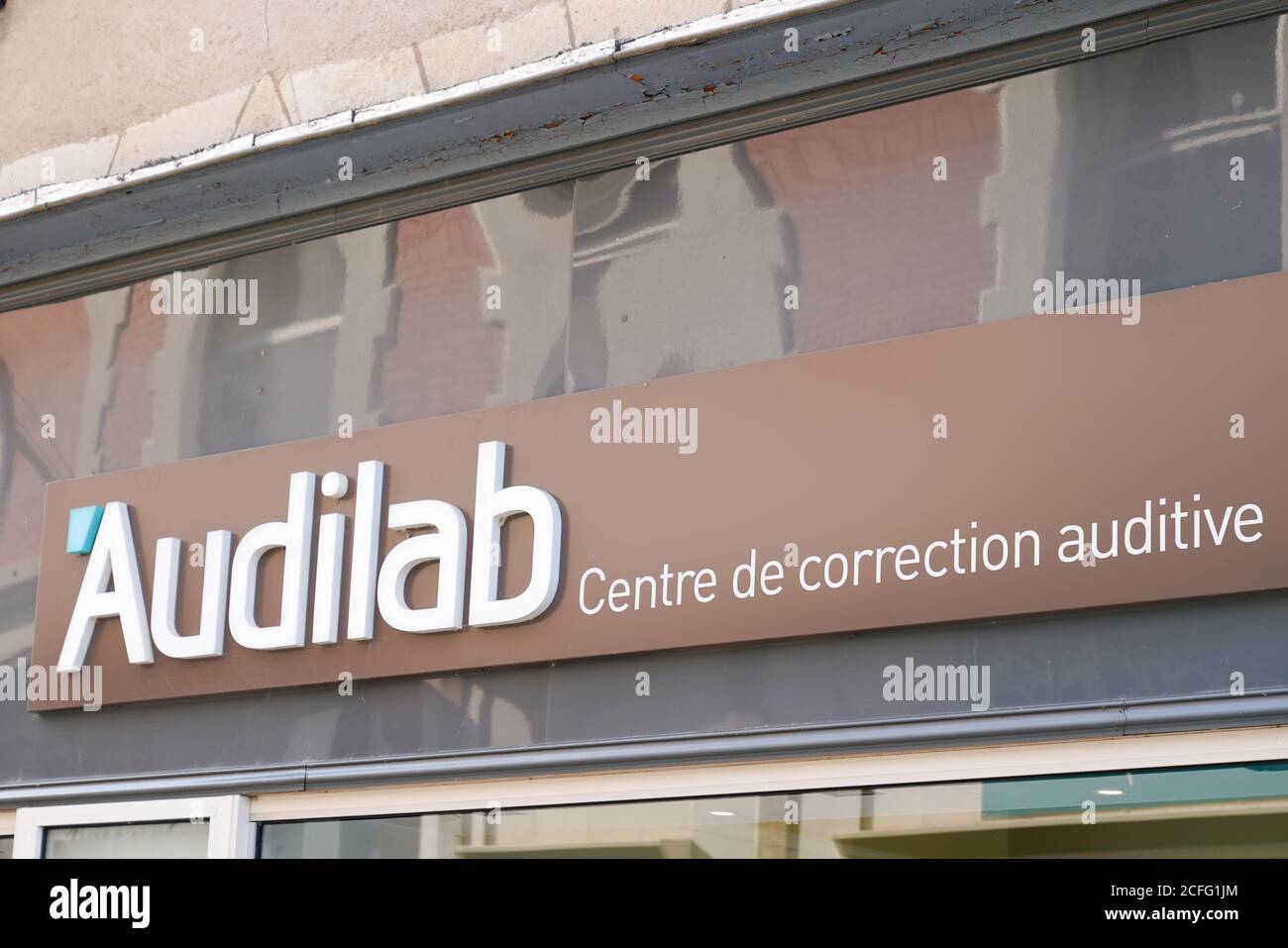 Hearing aid store hi-res stock photography and images - Alamy