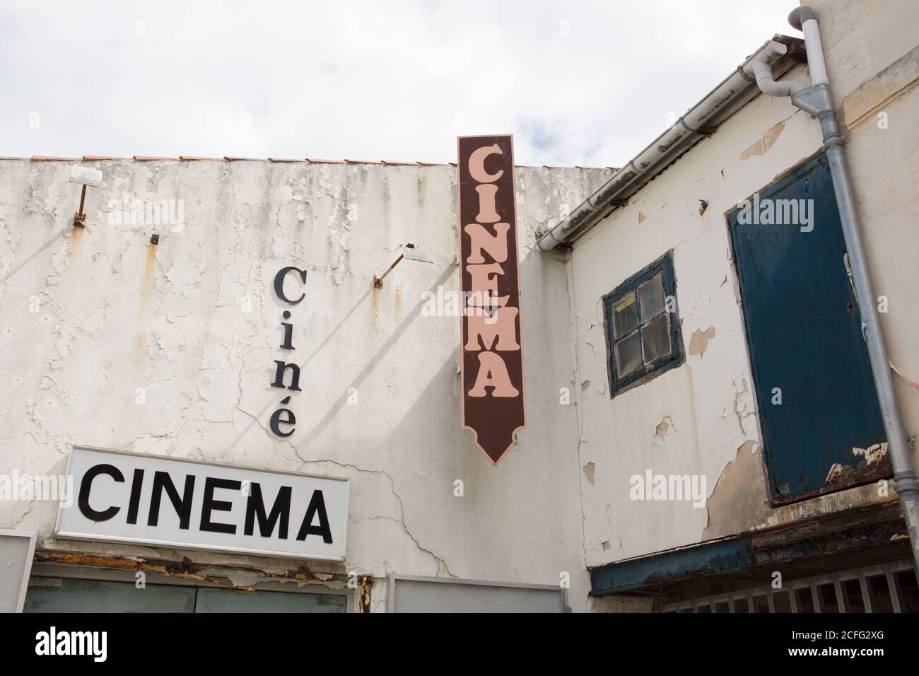 French cinema sign vintage hi-res stock photography and images - Alamy
