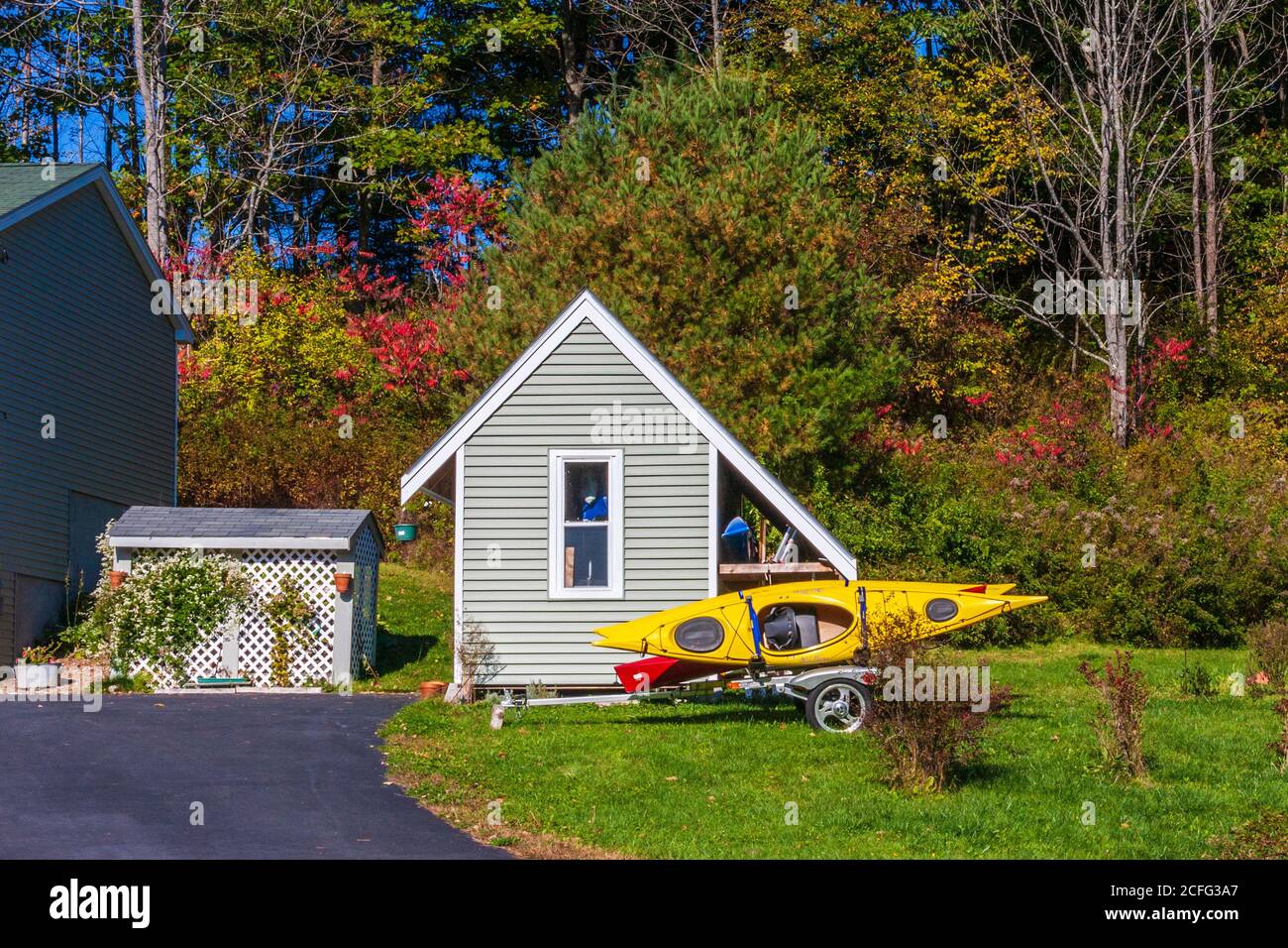 Small human powered boats hi-res stock photography and images - Alamy