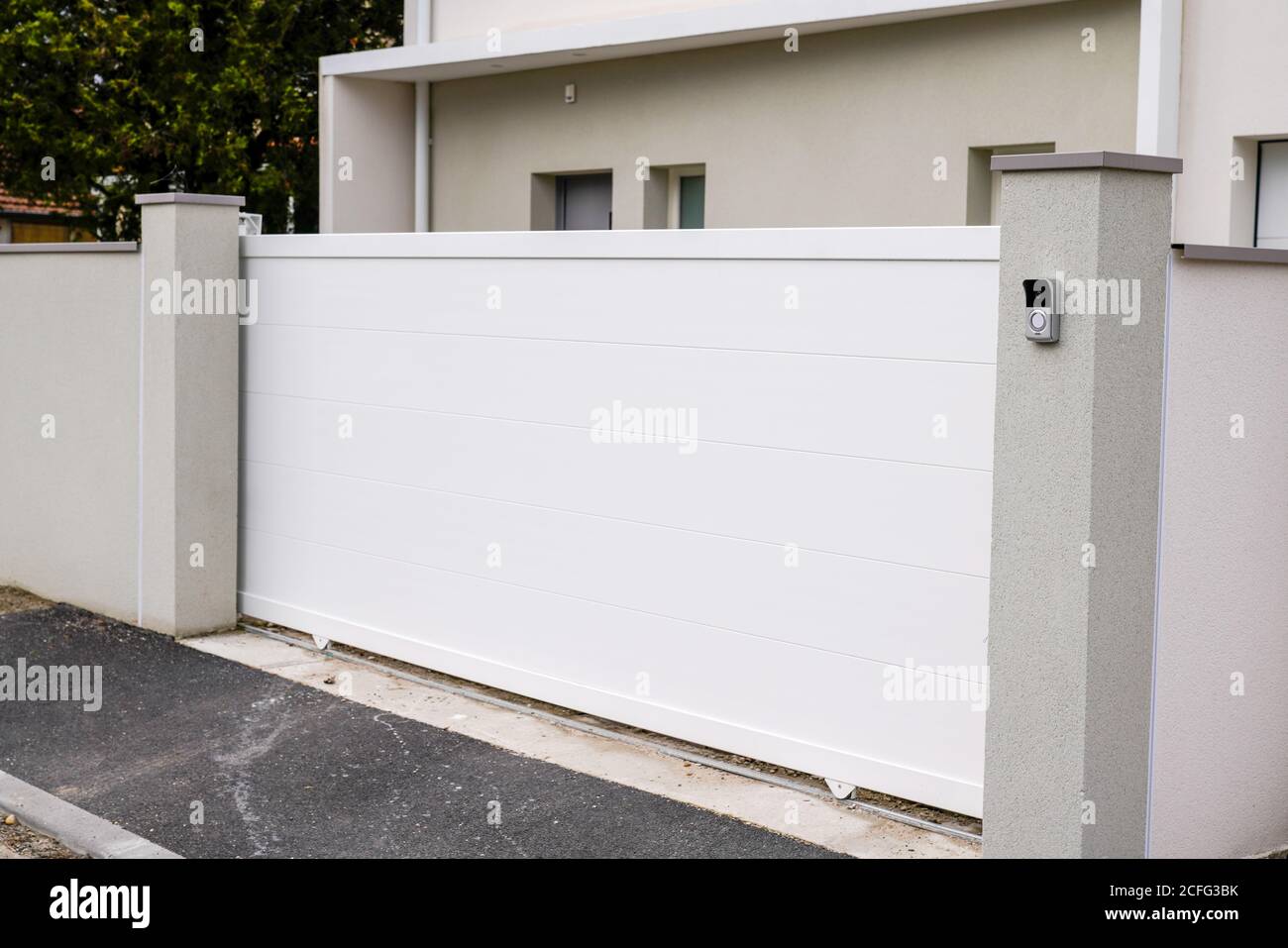 White Metal Gate High Resolution Stock Photography and Images - Alamy