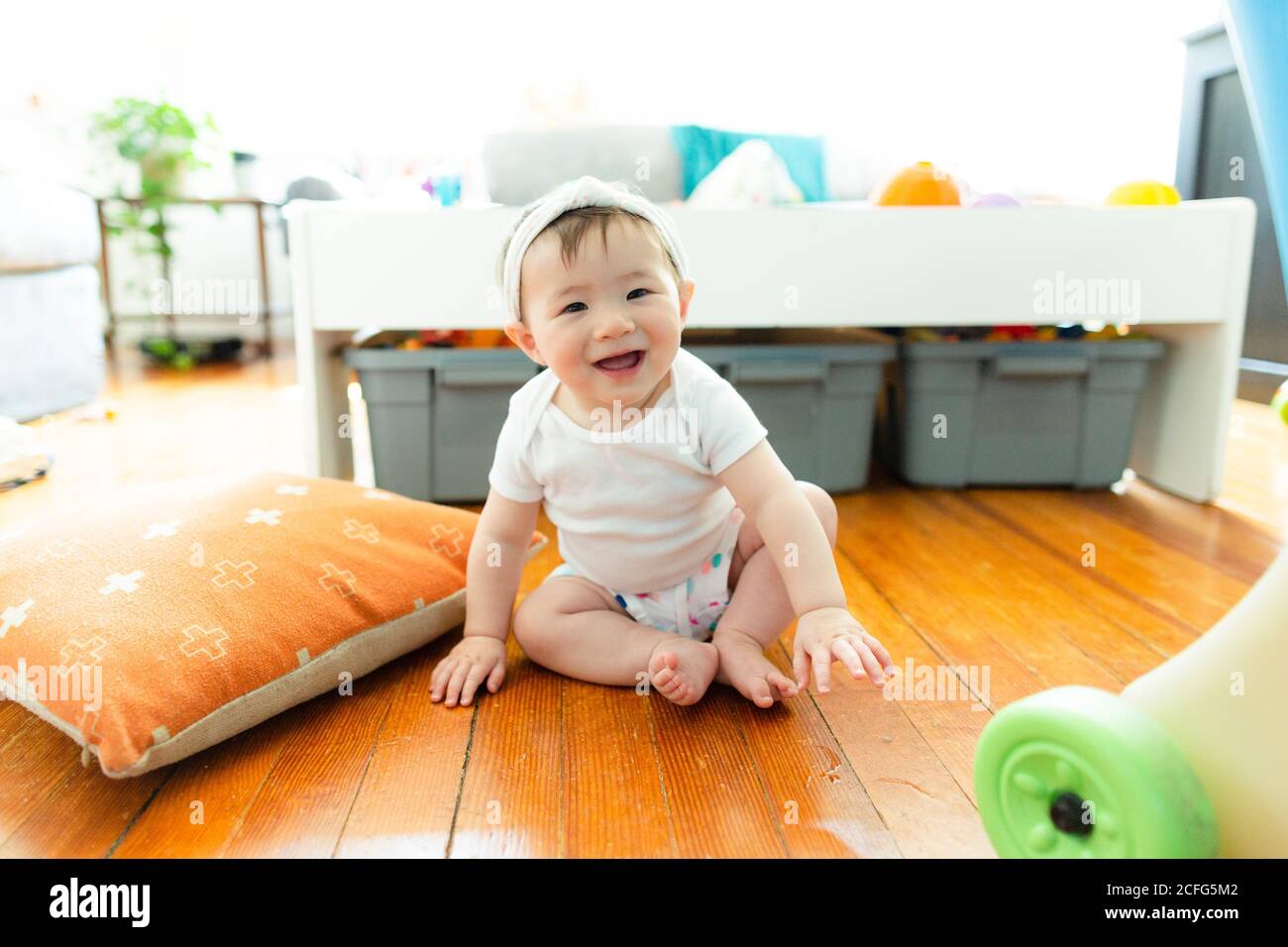 Happy baby girl sits hi-res stock photography and images - Alamy