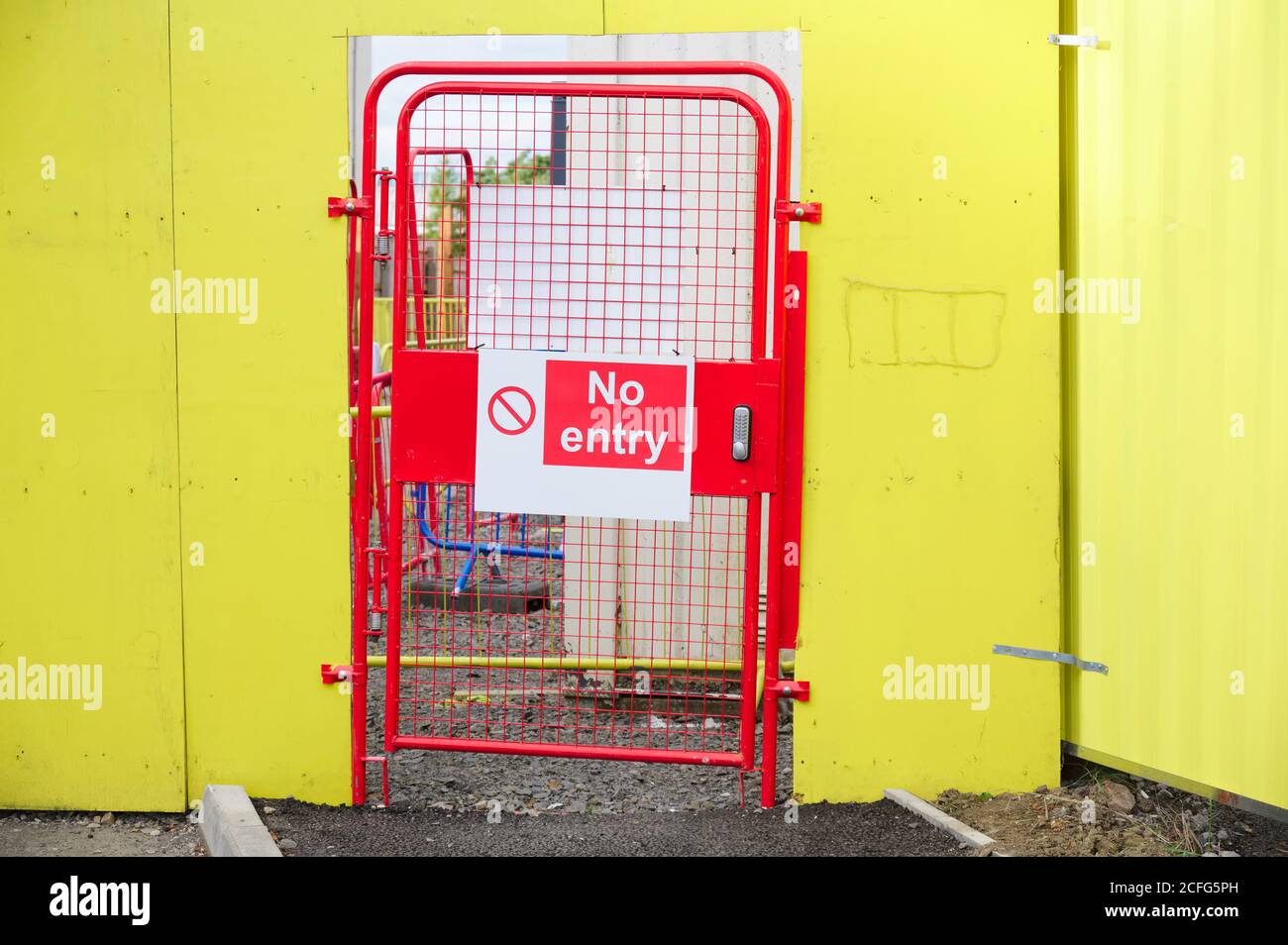 Site entrance safety signage entrance hi-res stock photography and ...