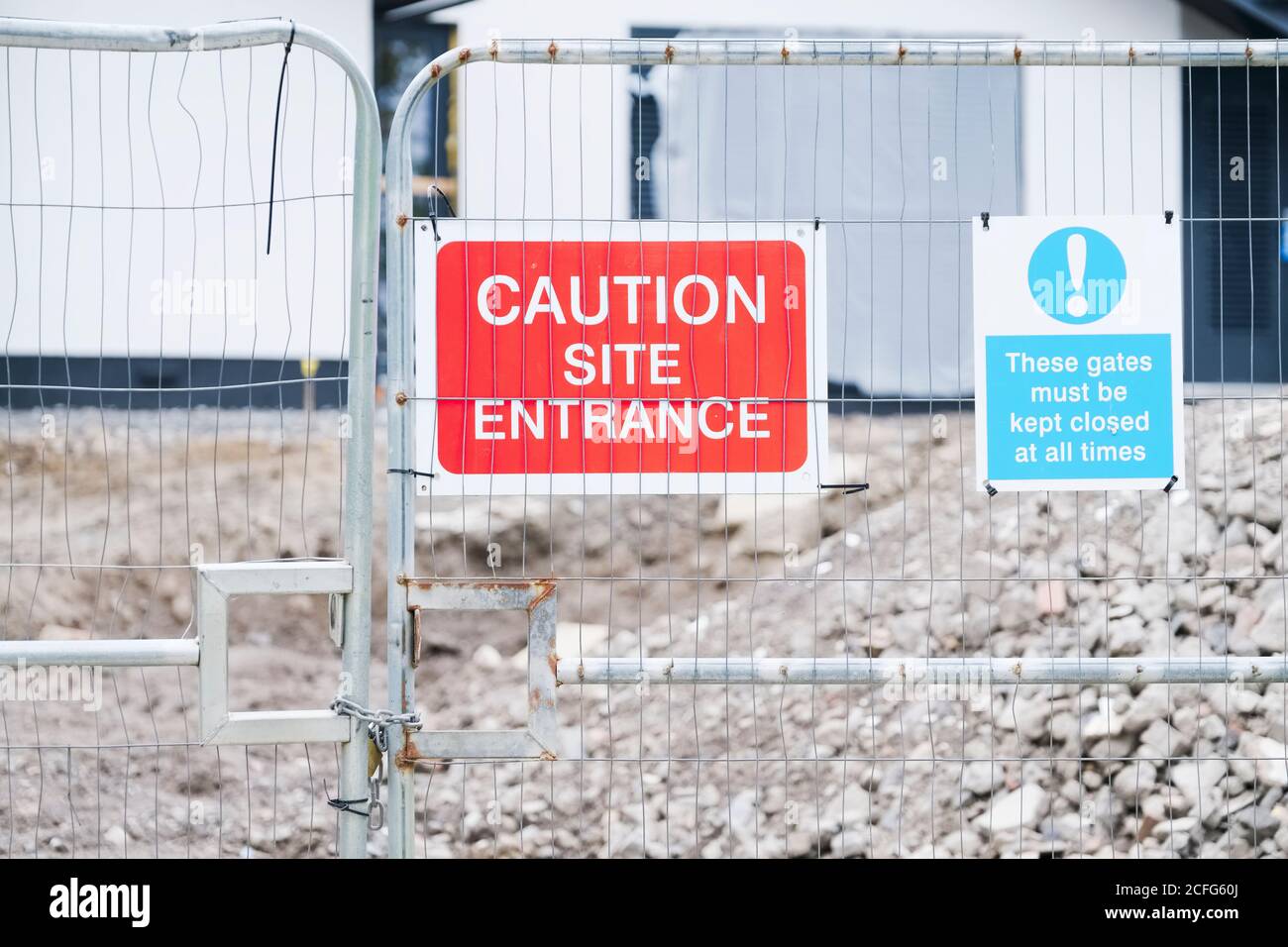 Construction building site sign at entrance on gate Stock Photo - Alamy