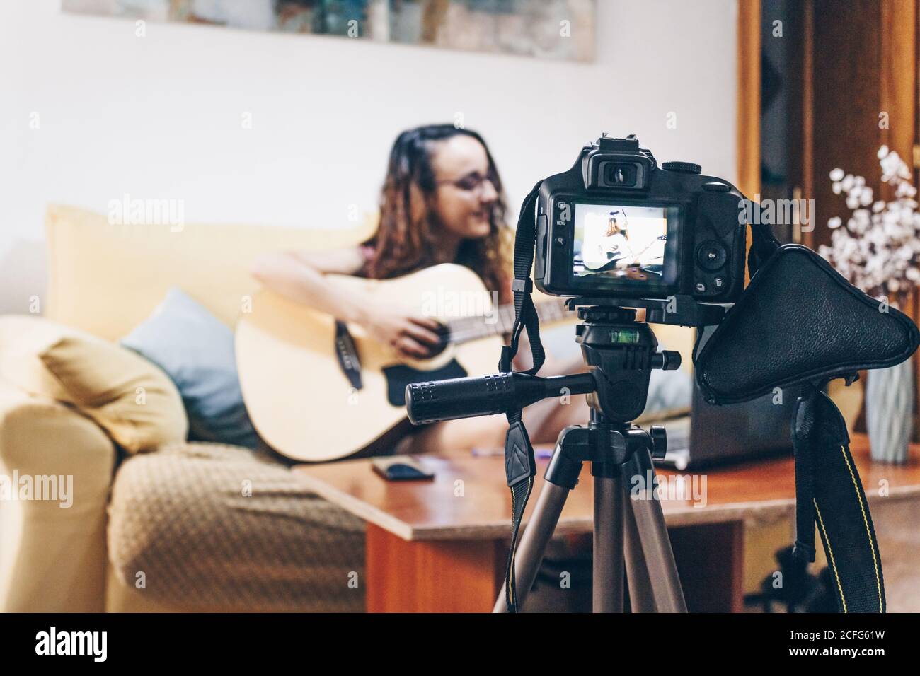 Woman using a record player hi-res stock photography and images - Alamy