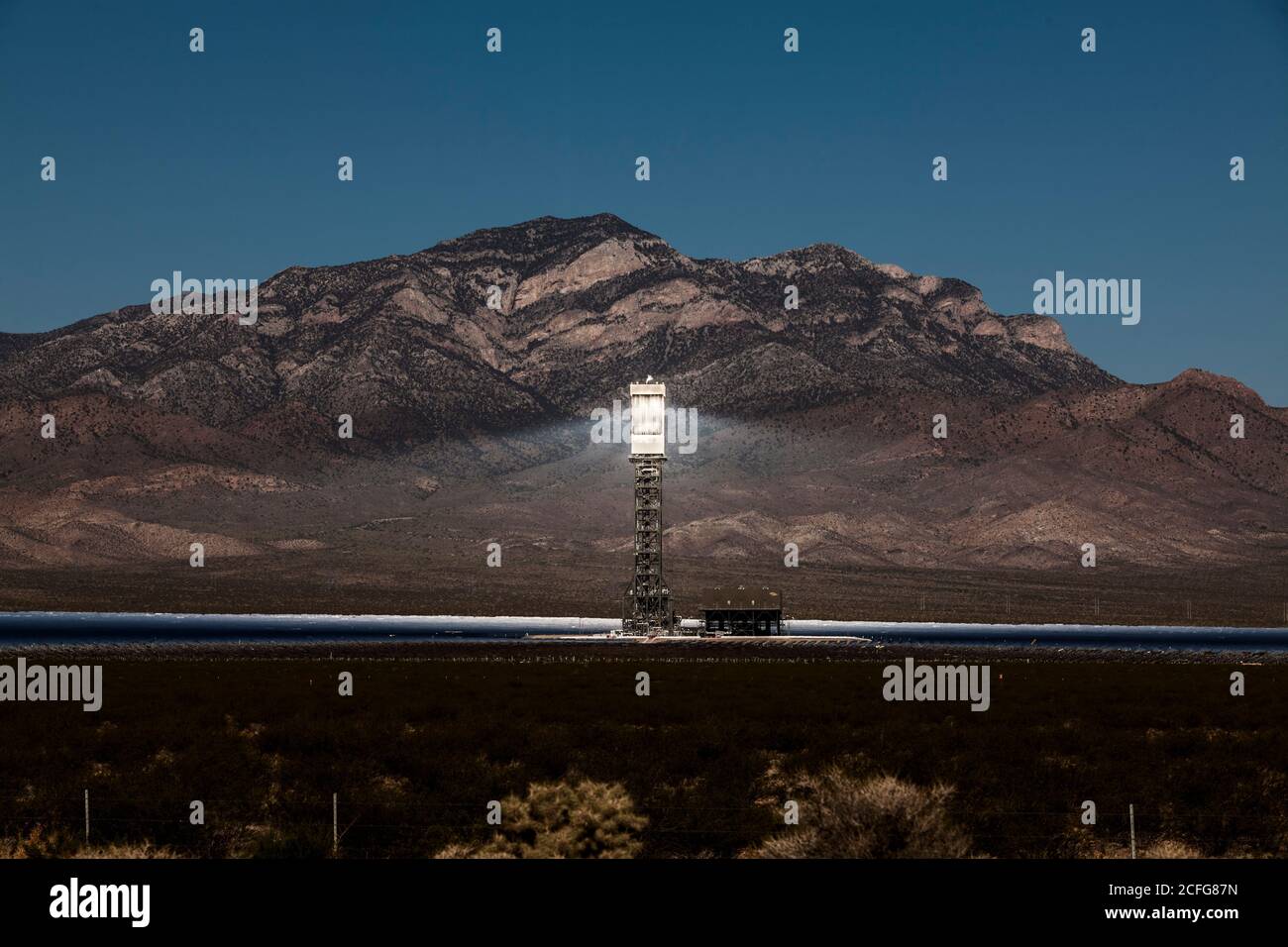 Power tower mojave desert hi-res stock photography and images - Alamy
