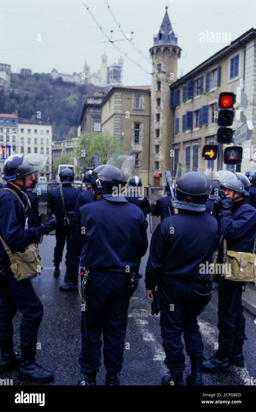 French riot police forces face protesters young demonstrating against ...