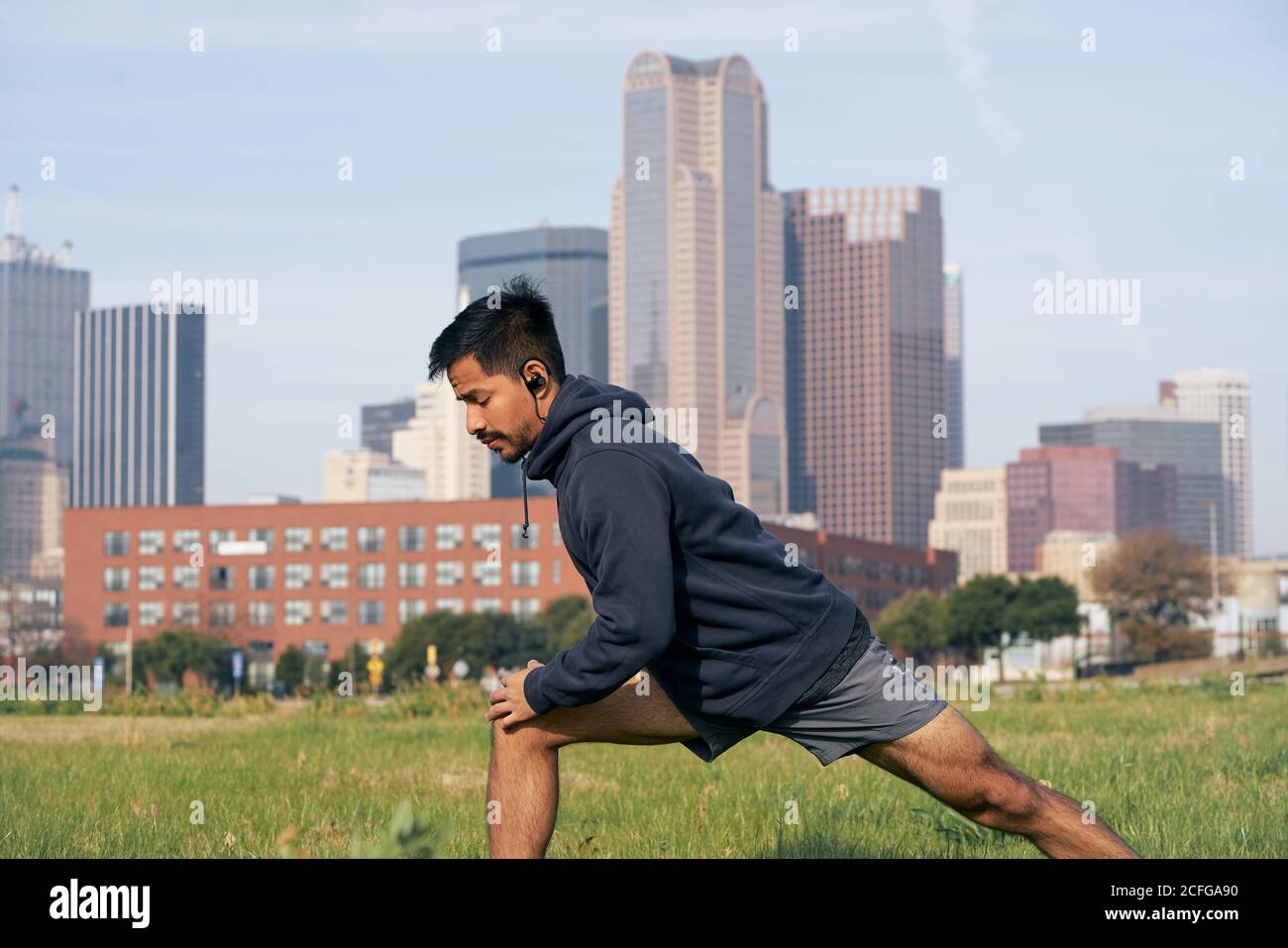 Lunge forward hi-res stock photography and images - Alamy
