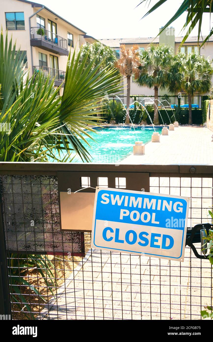Closed sign public pool hi-res stock photography and images - Alamy