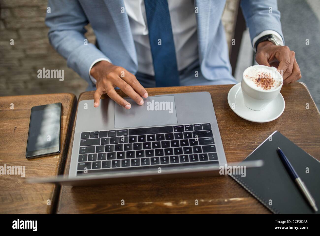 Faceless businessman hi-res stock photography and images - Alamy