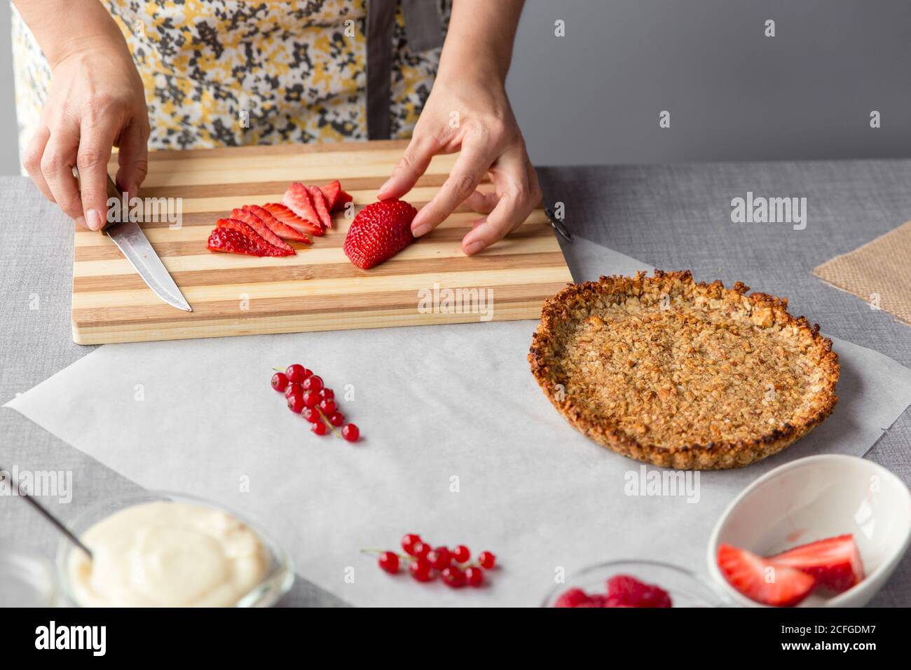 Woman preparing a cake Stock Photo - Alamy