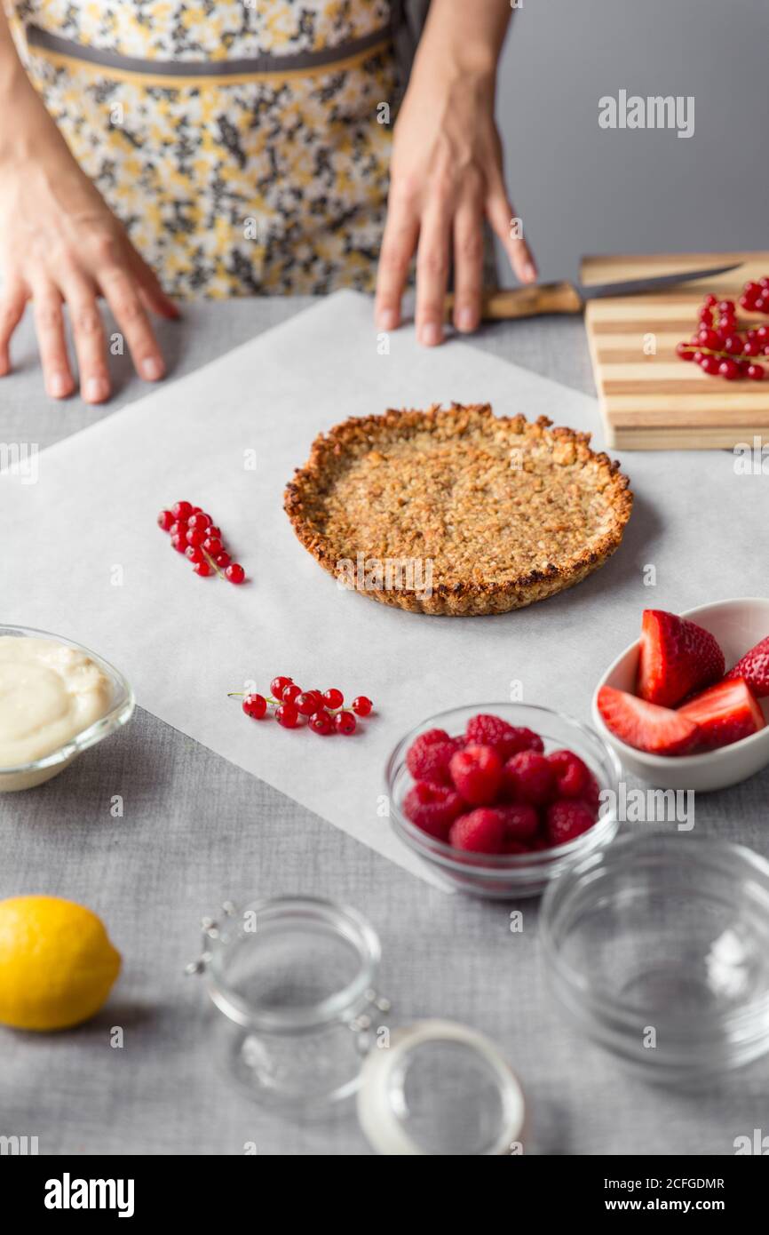 Woman preparing a cake Stock Photo - Alamy