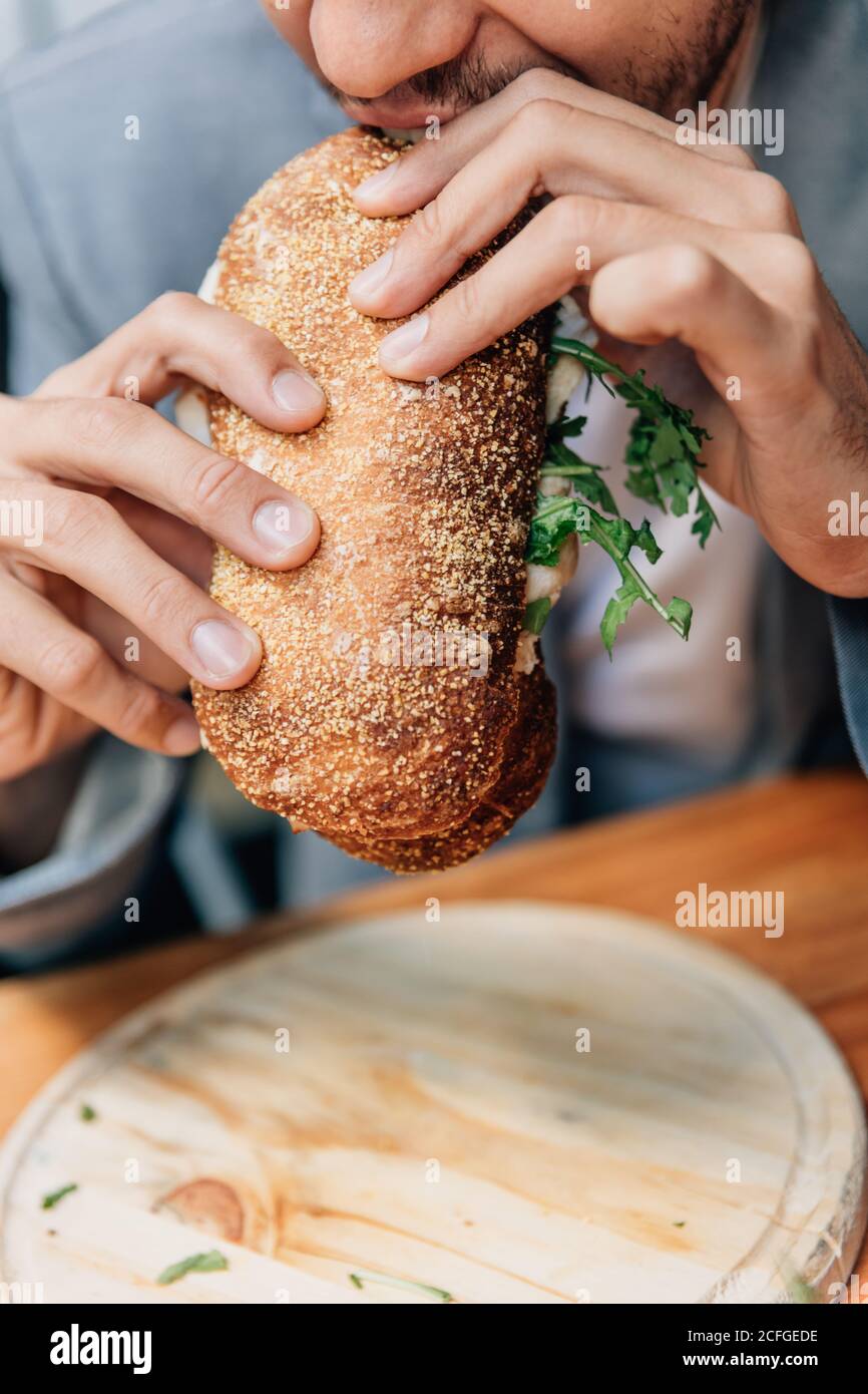 man eating a sandwich Stock Photo - Alamy