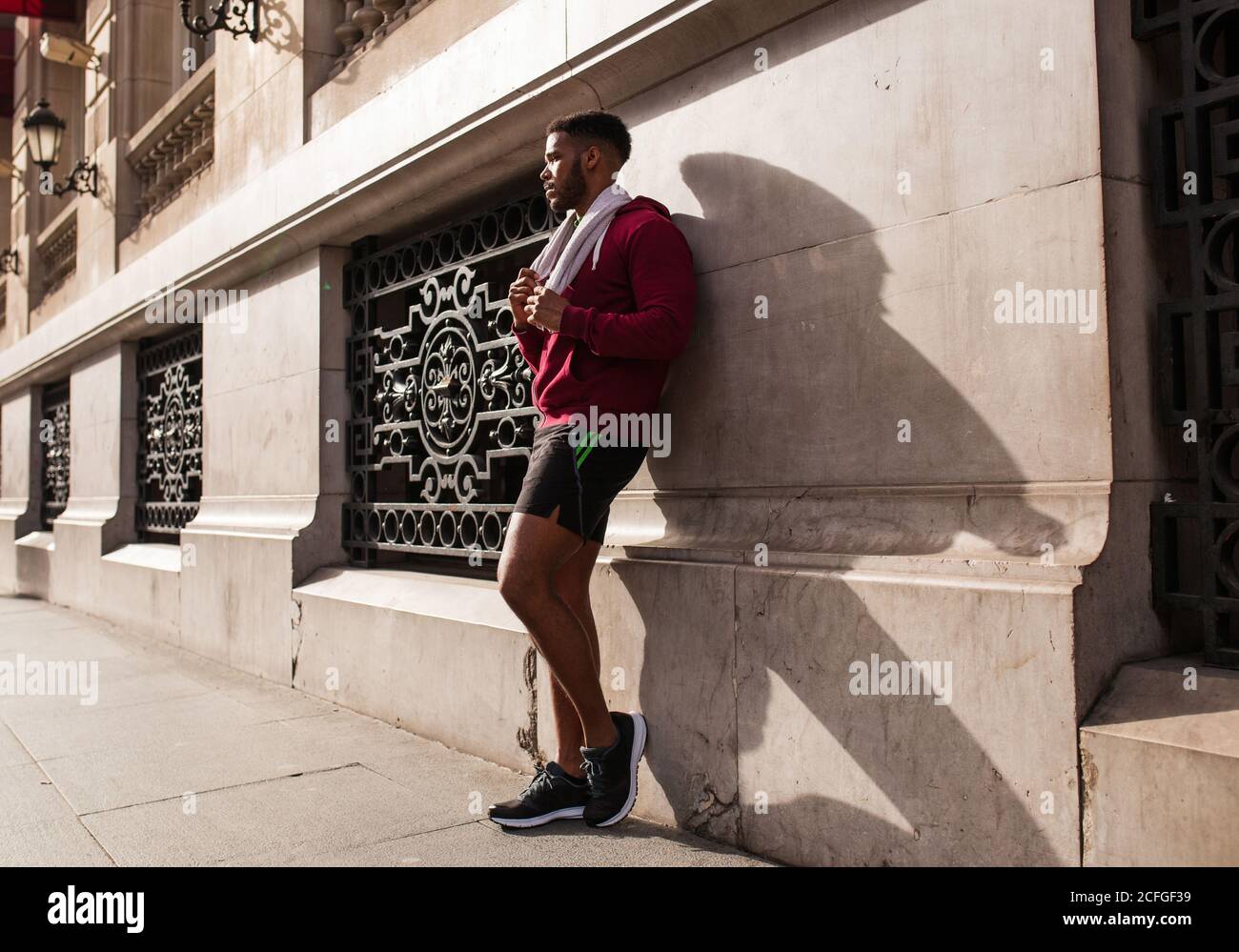 Fitness wall leaning man hi-res stock photography and images - Alamy