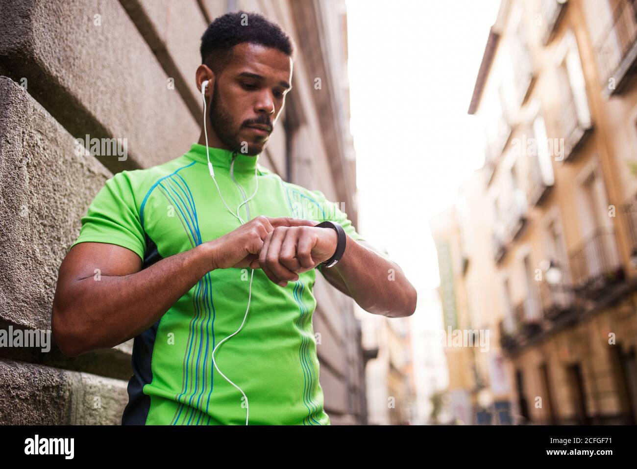 Man running checking watch hi-res stock photography and images - Alamy