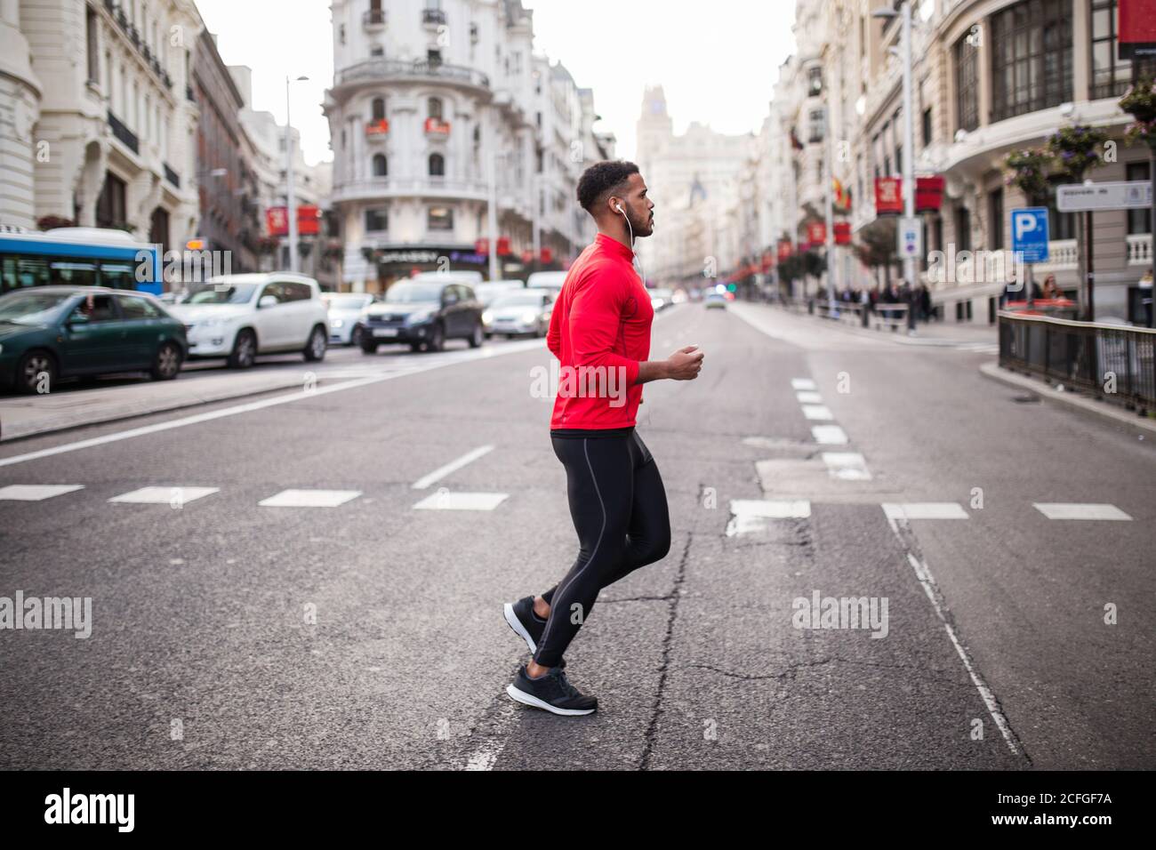 Running city streets black male hi-res stock photography and images - Alamy