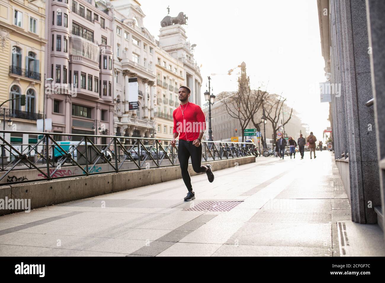 Running city streets black male hi-res stock photography and images - Alamy