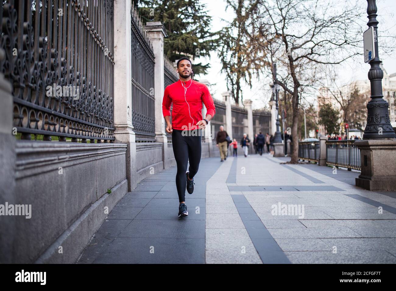Running city streets black male hi-res stock photography and images - Alamy