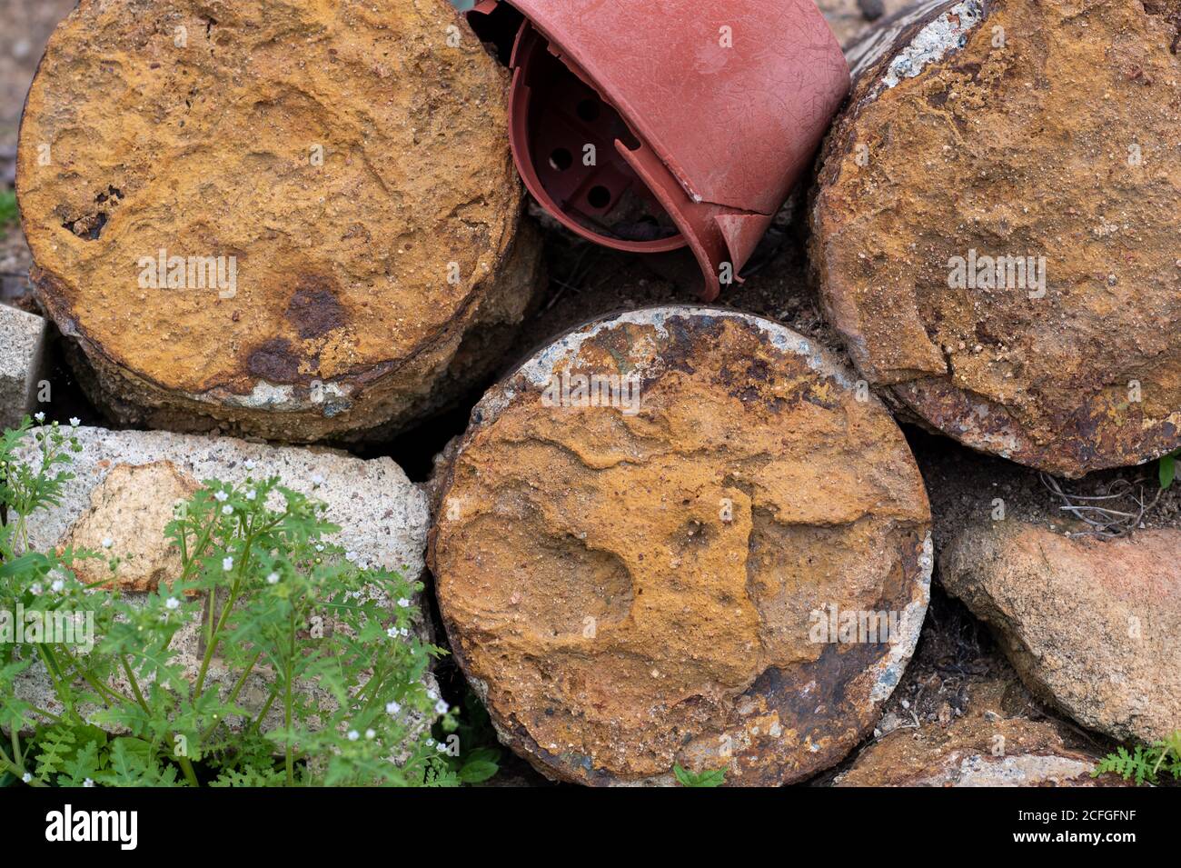 Round stone container hi-res stock photography and images - Alamy