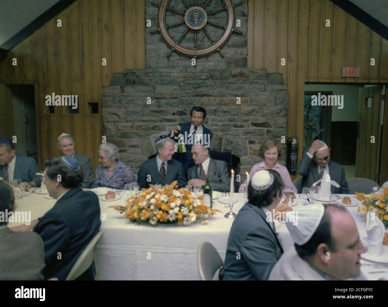 Jimmy Carter and Rosalynn participate in an Israeli dinner with the ...
