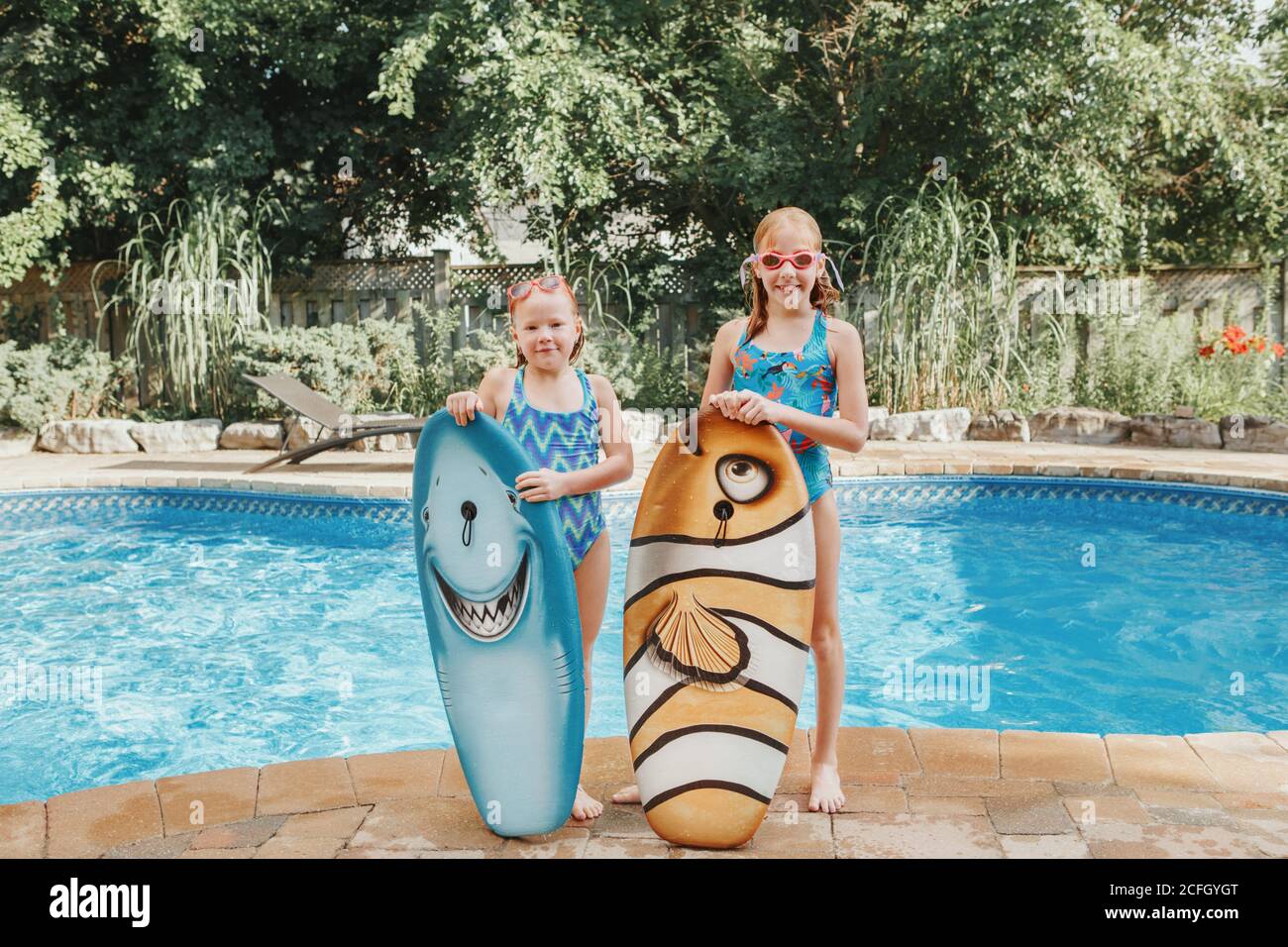 Sisters in the pool hi-res stock photography and images - Alamy