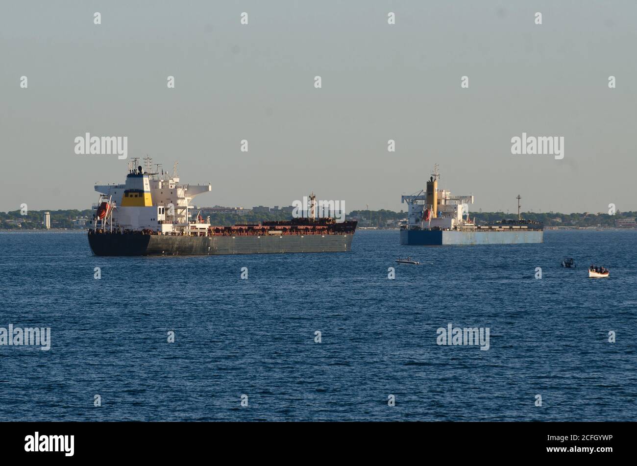 Heavy load carrier ships hi-res stock photography and images - Alamy