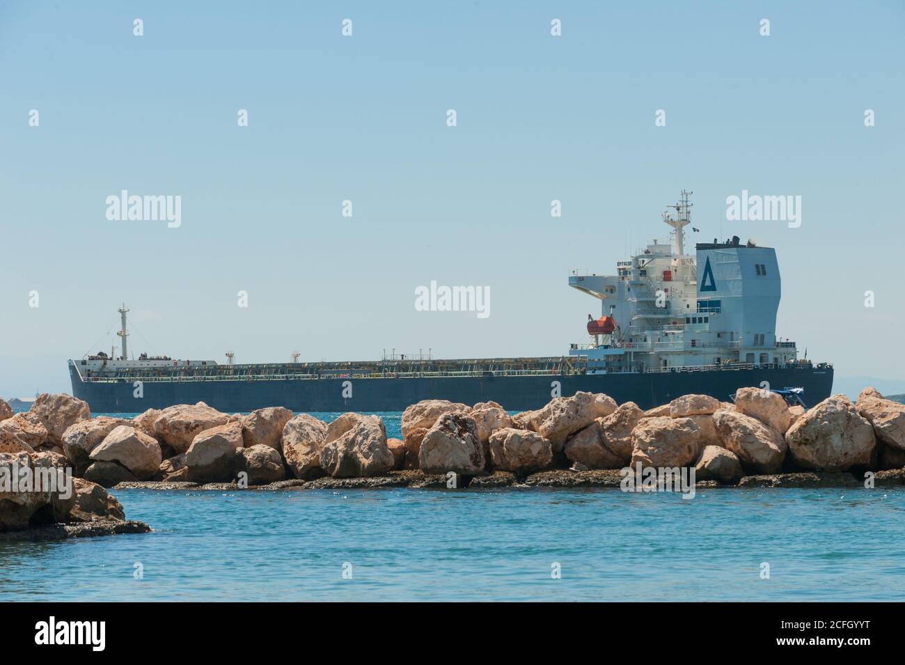 Container ship port unload hi-res stock photography and images - Alamy