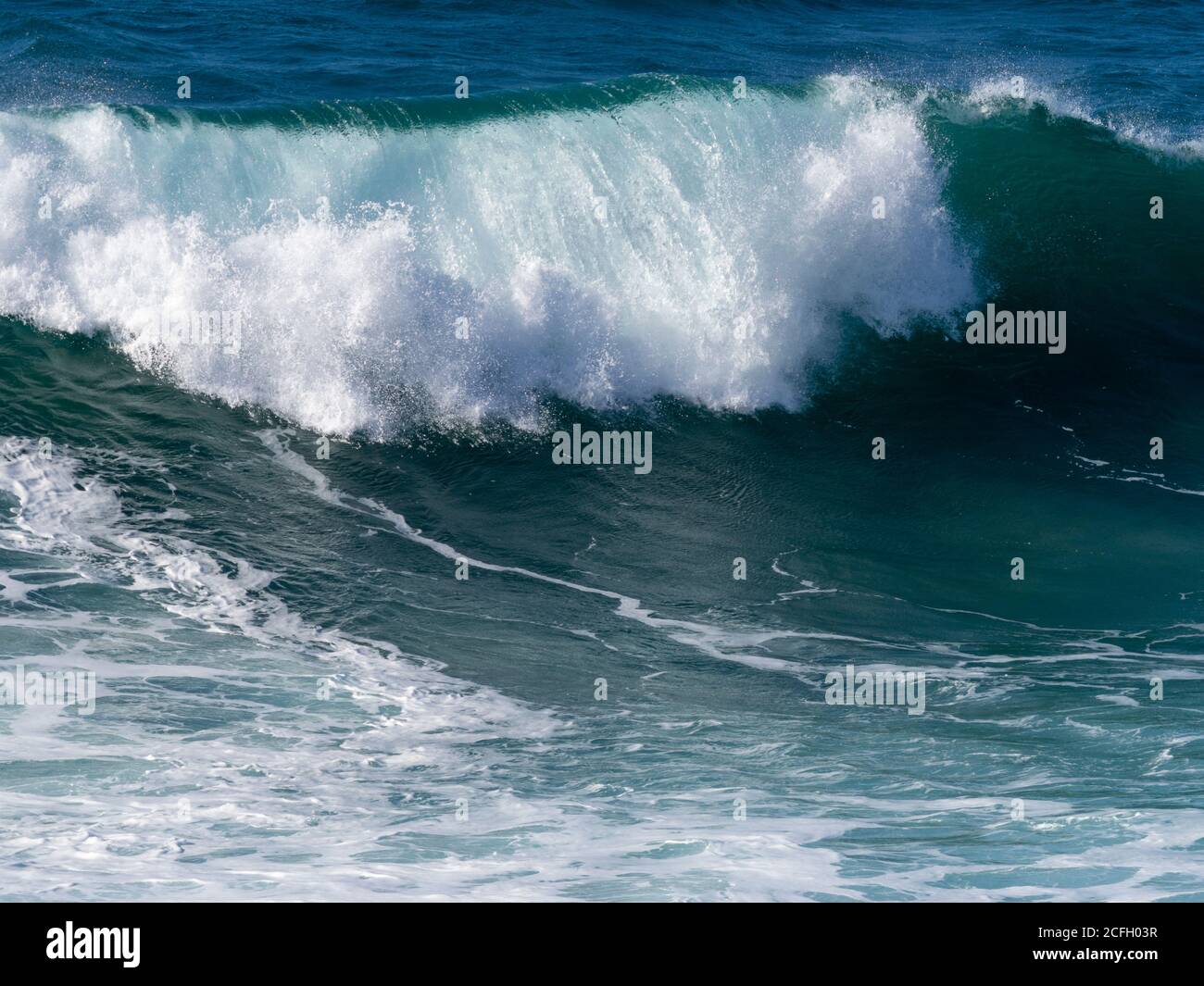 Waves -- big surf off the famous north shore of Ohau. Ready for surfers ...