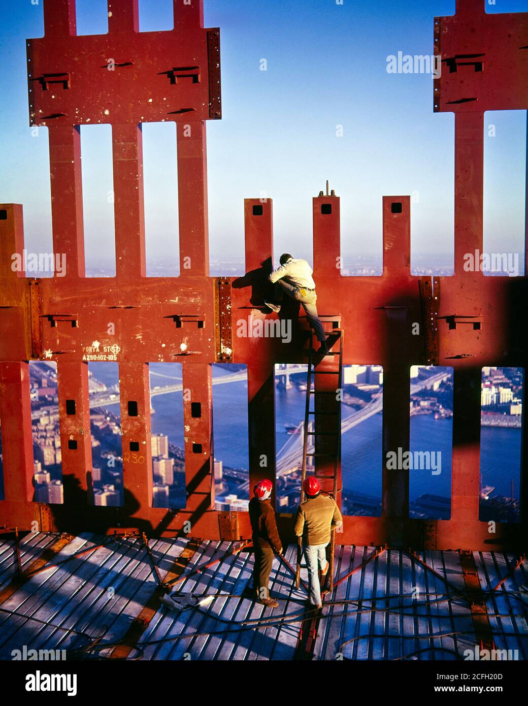 Brooklyn bridge construction workers hi-res stock photography and ...