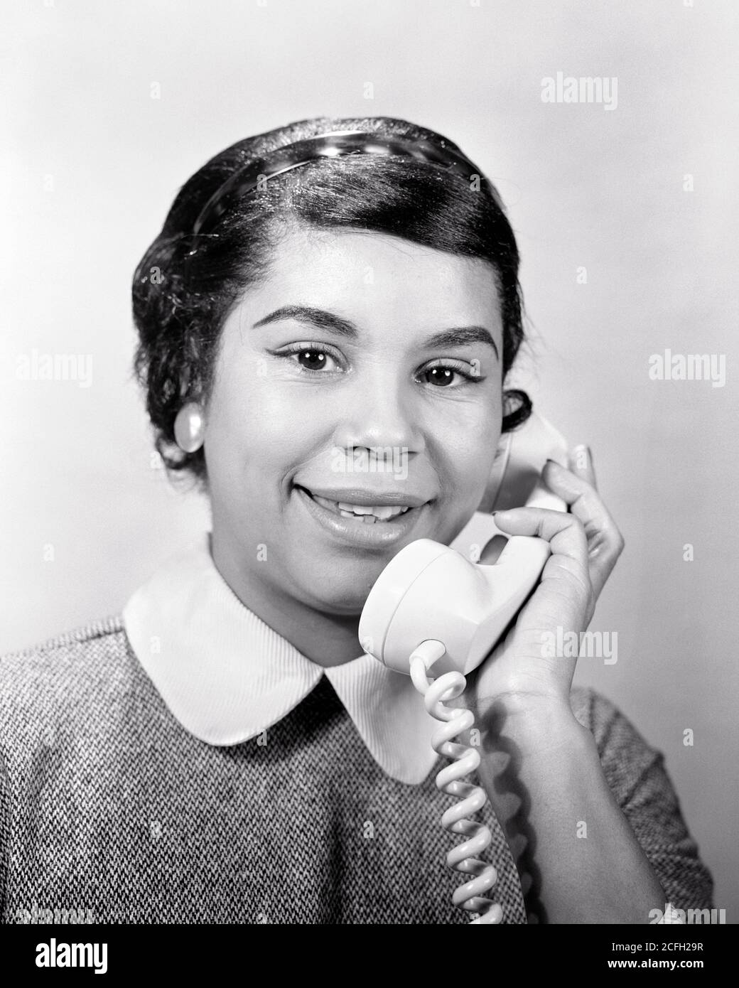 Female speaking on the phone 1950s hi-res stock photography and images ...