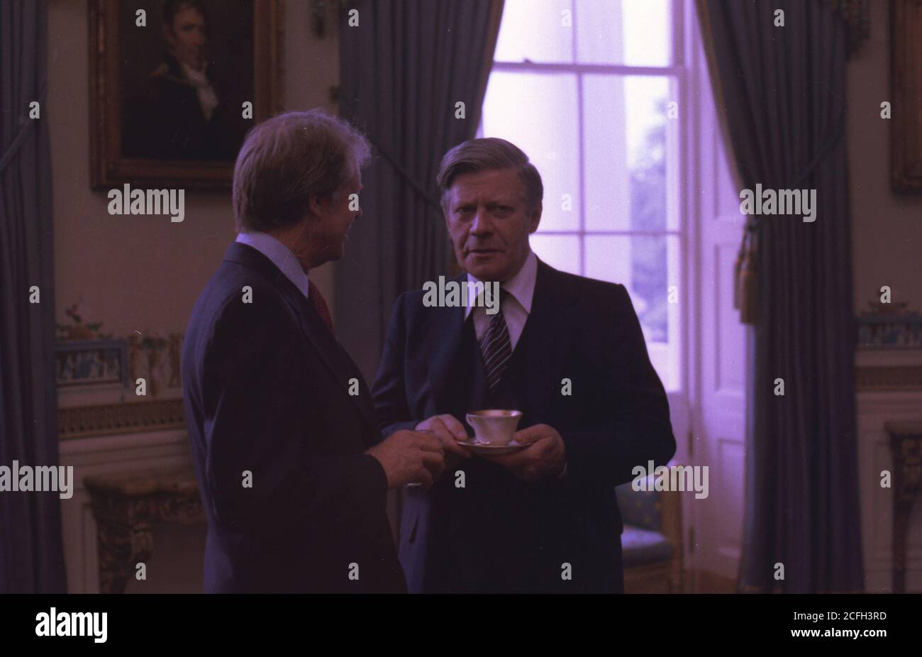 Jimmy Carter and Helmut Schmidt ca. 13 July 1977 Stock Photo - Alamy