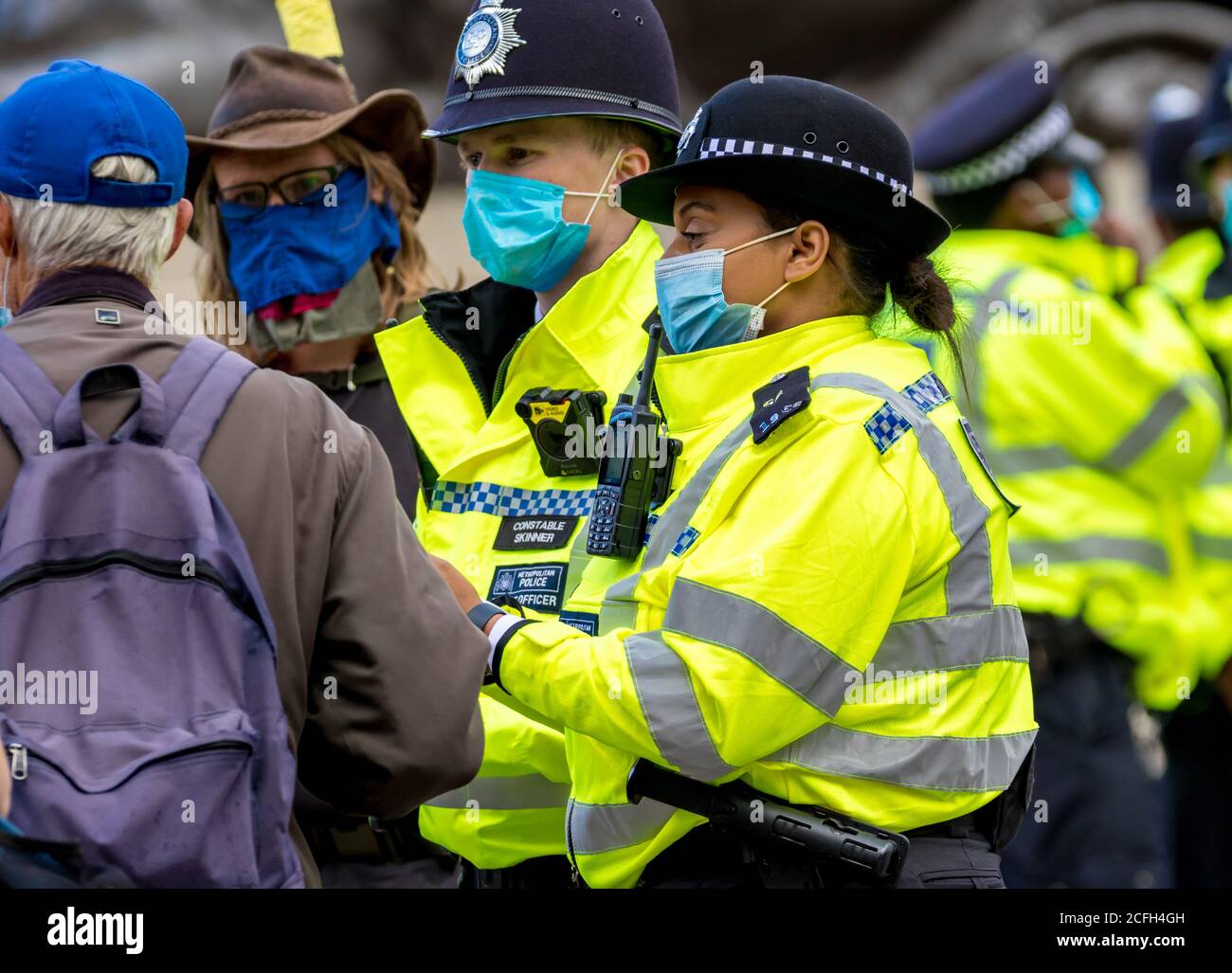 Police officer with mask hi-res stock photography and images - Alamy