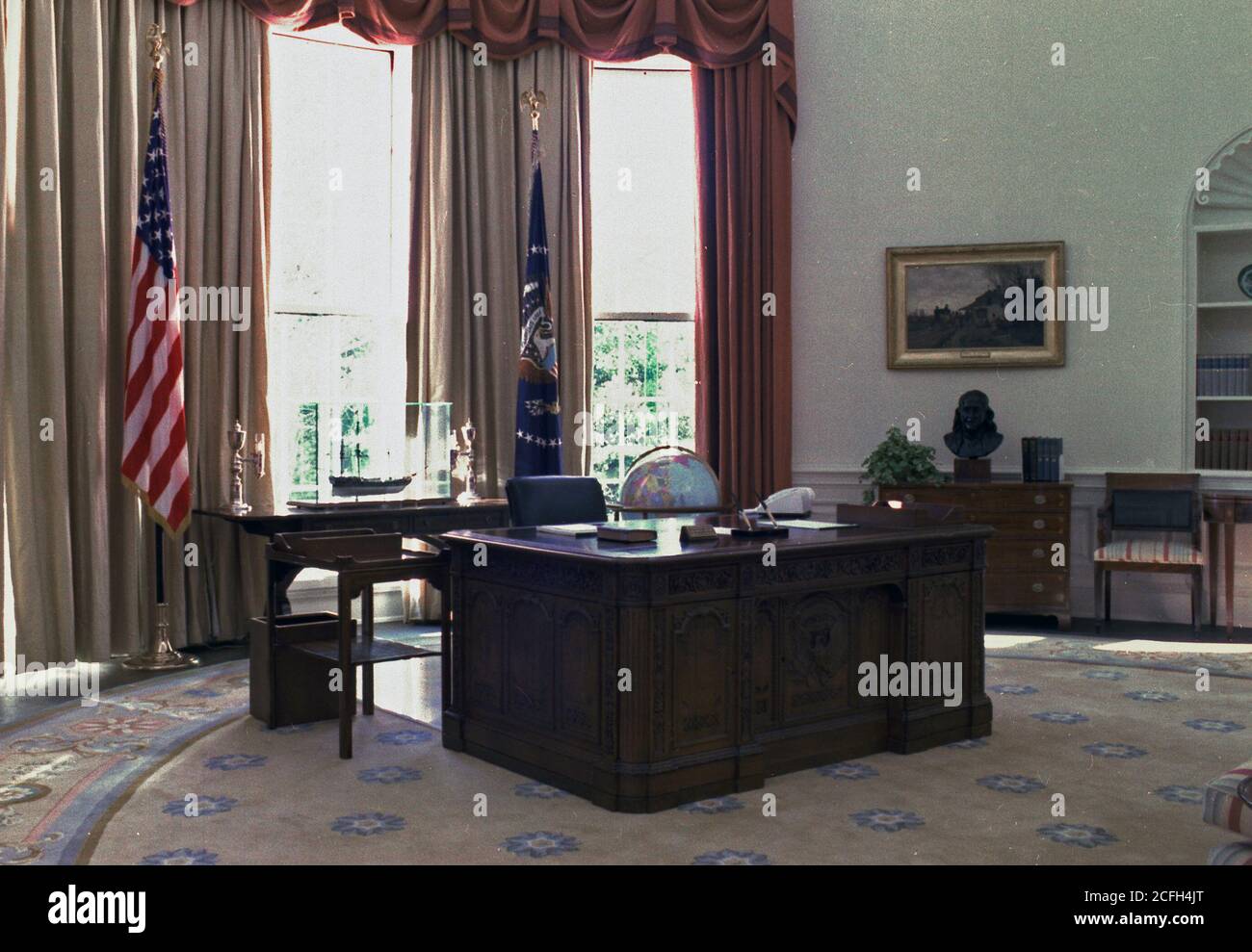 President jimmy carter oval office 1977 hi-res stock photography and ...